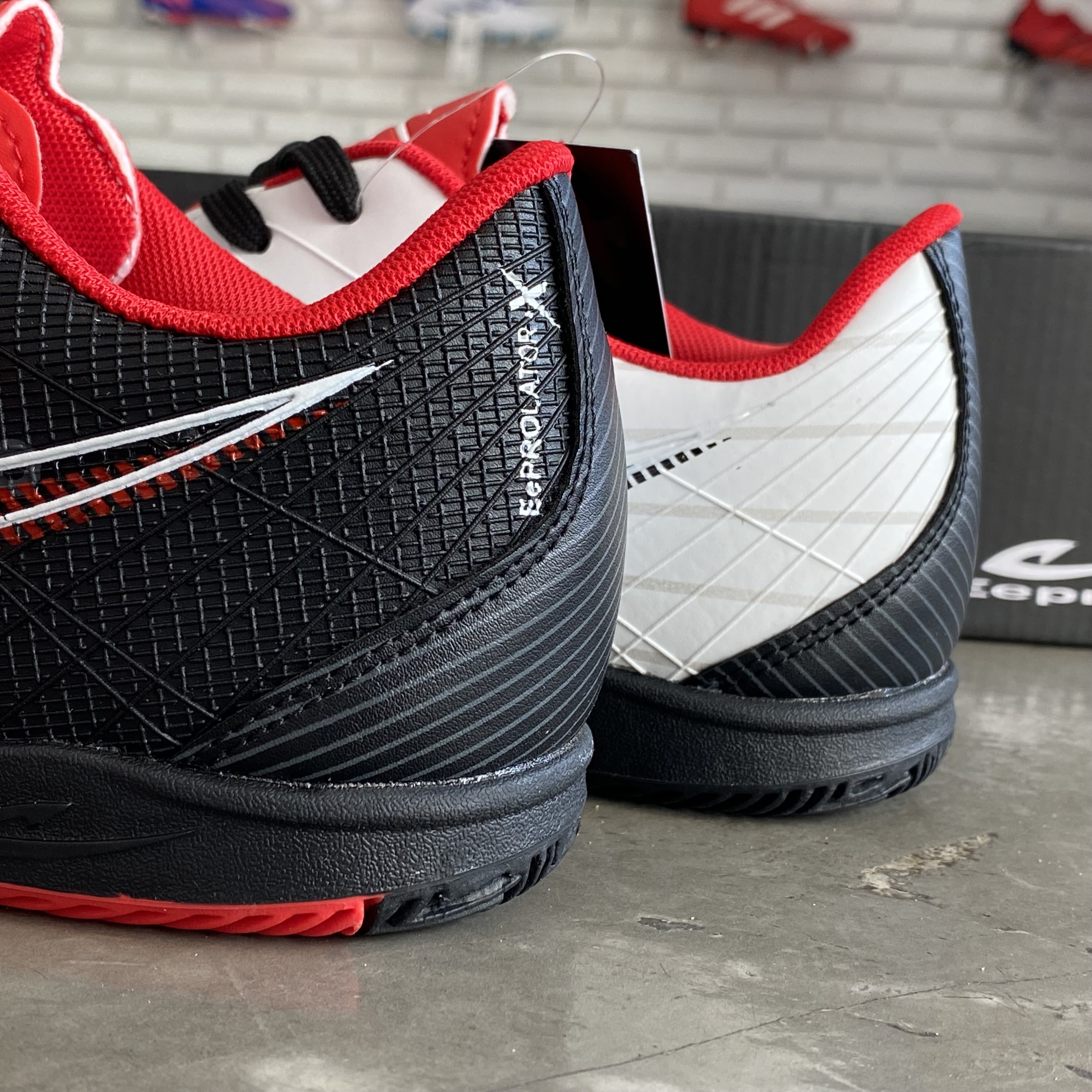 Eepro EF1828 รองเท้าฟุตซอล อีโปร LATOR-X - DDSPORTSHOP - ThaiPick