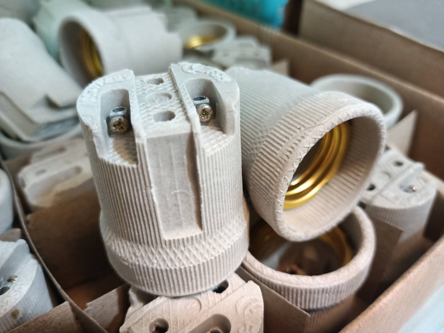 ขั้วกระเบื้อง ใส่หลอดE27 ขั้วดาวไลท์ ขั้วหลอดไฟตอนเดียว อย่างดี ราคาถูก | Lazada.co.th