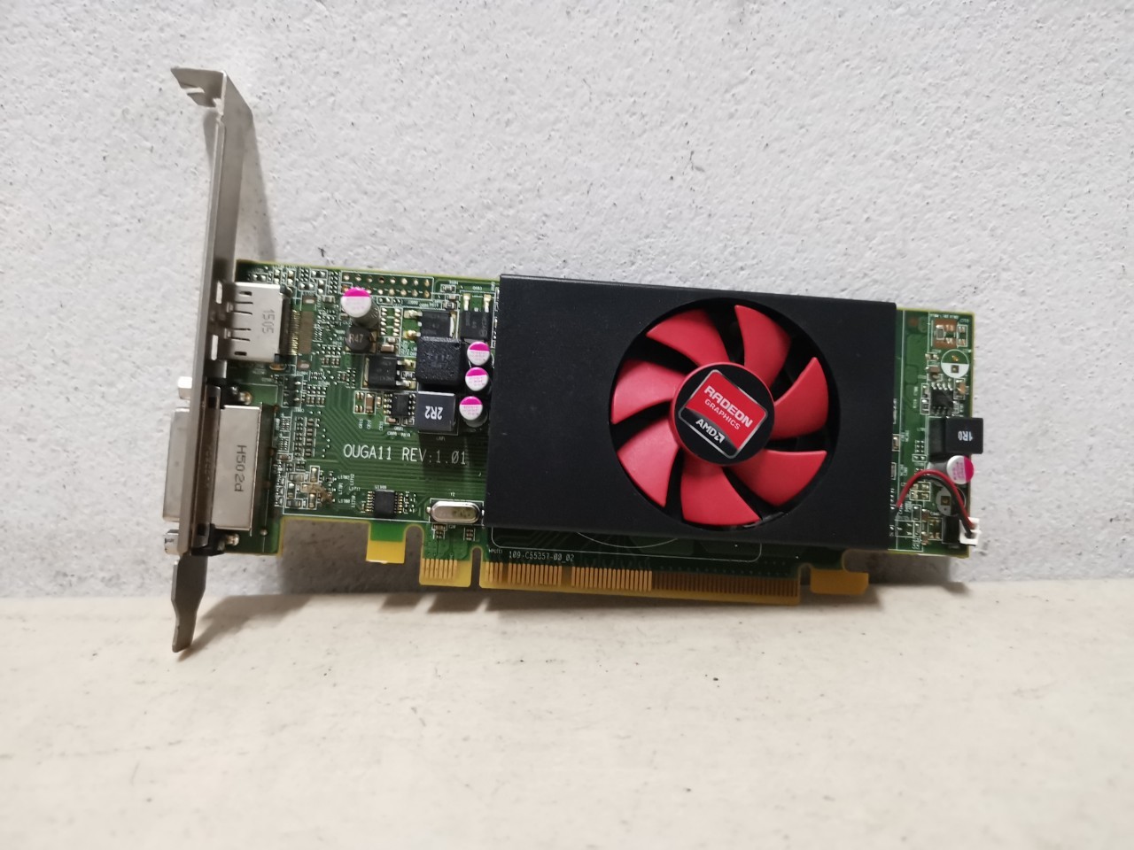 การ์ดจอมือสอง AMD R5 240 1 GB พอร์ตเชื่อมต่อ DVI DP ใส่กับเคสใหญ่ ไม่ ...