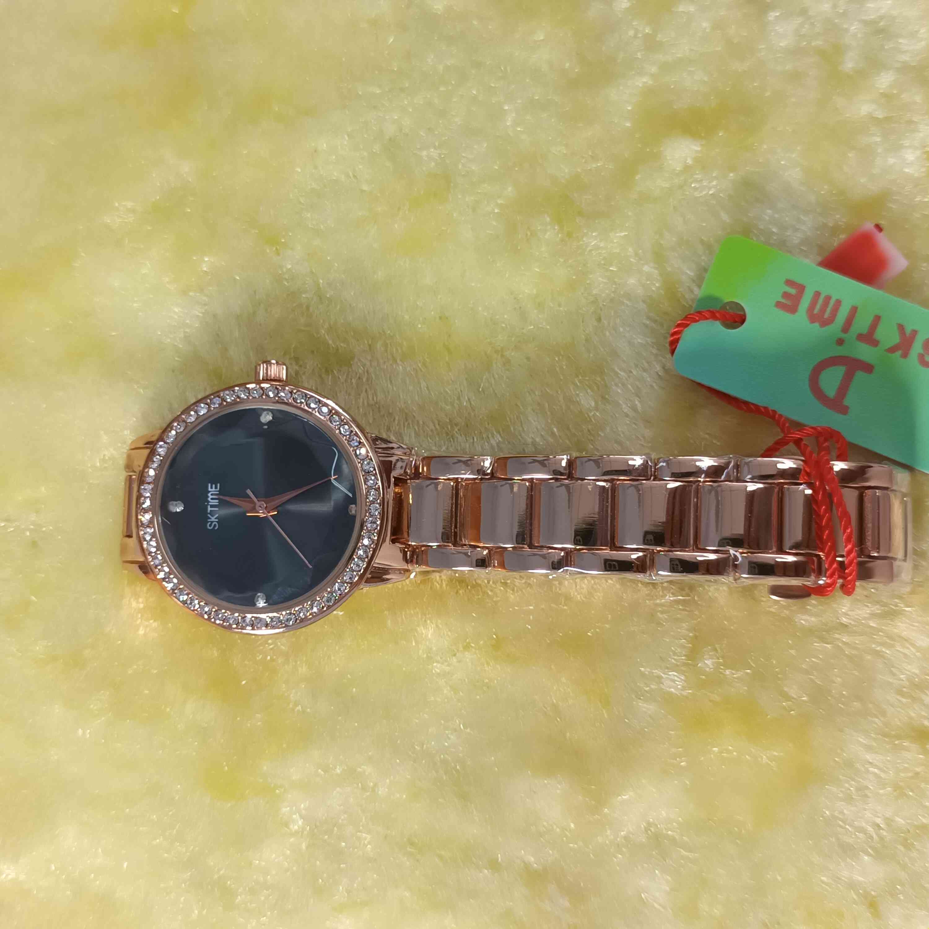 นาฬิกาสุภาพสตรี SK TIME รุ่น D21008 หน้าปัดสีดำ 30MM - P-WATCH - ThaiPick