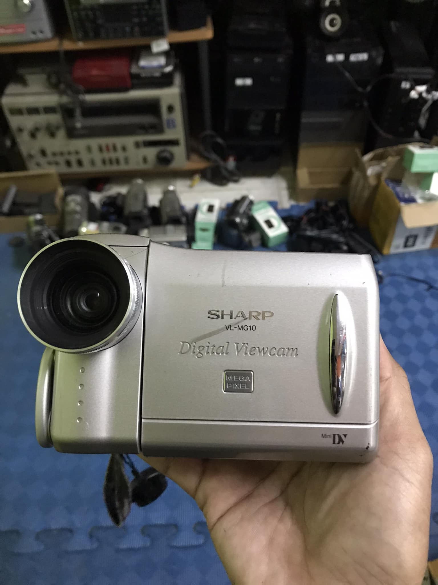 Sharp VL-MG10 ระบบม้วนมินิดีวี งานวัดดวงไม่มีแบตลอง ตีเสียไว้ก่อนครับ ไม่มีอุปกรณ์ ไม่รับคืน No ...