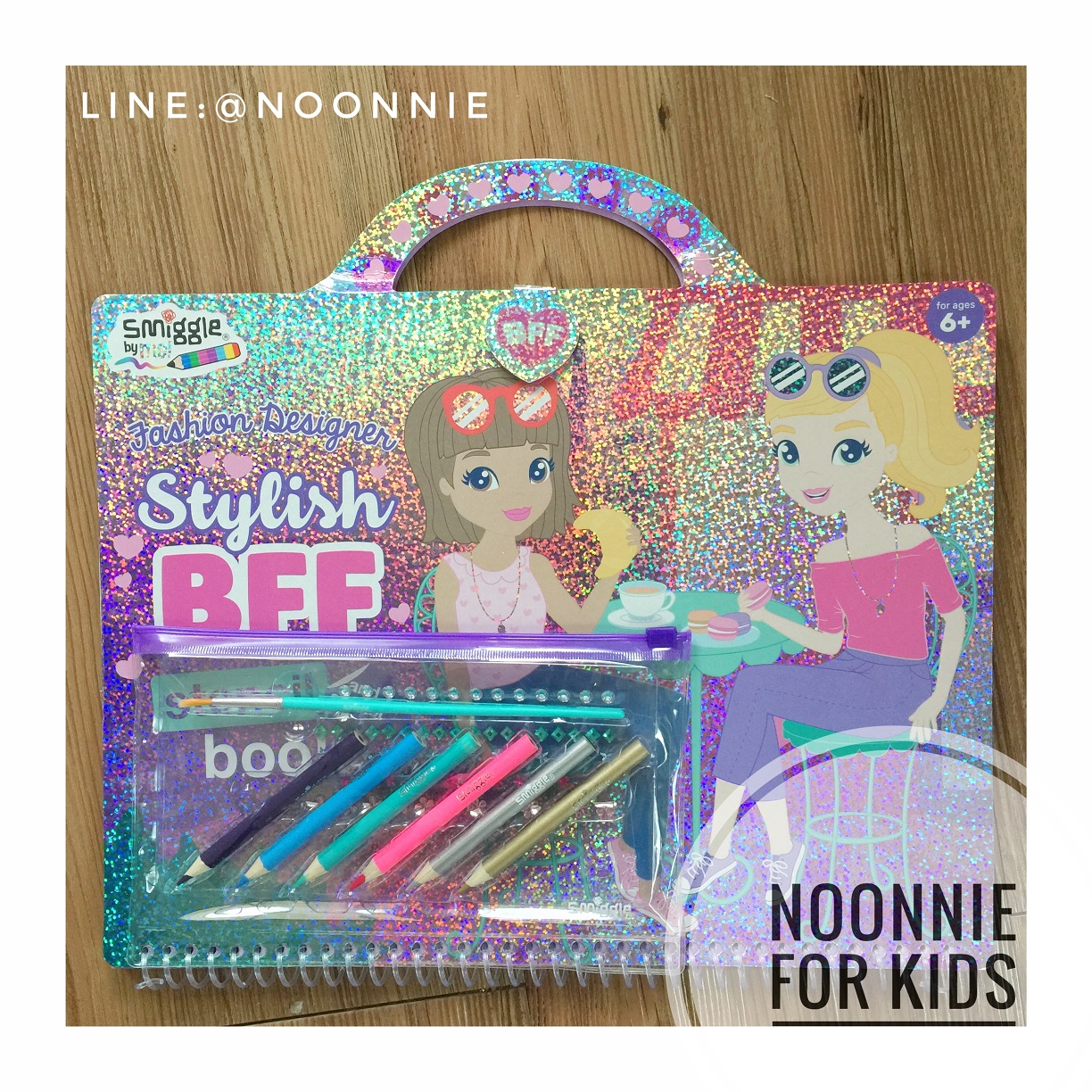 สมุดกิจกรรมดีไซน์เนอร์ตัวน้อย Smiggle Stylish BFF Stencil and Sticker ...