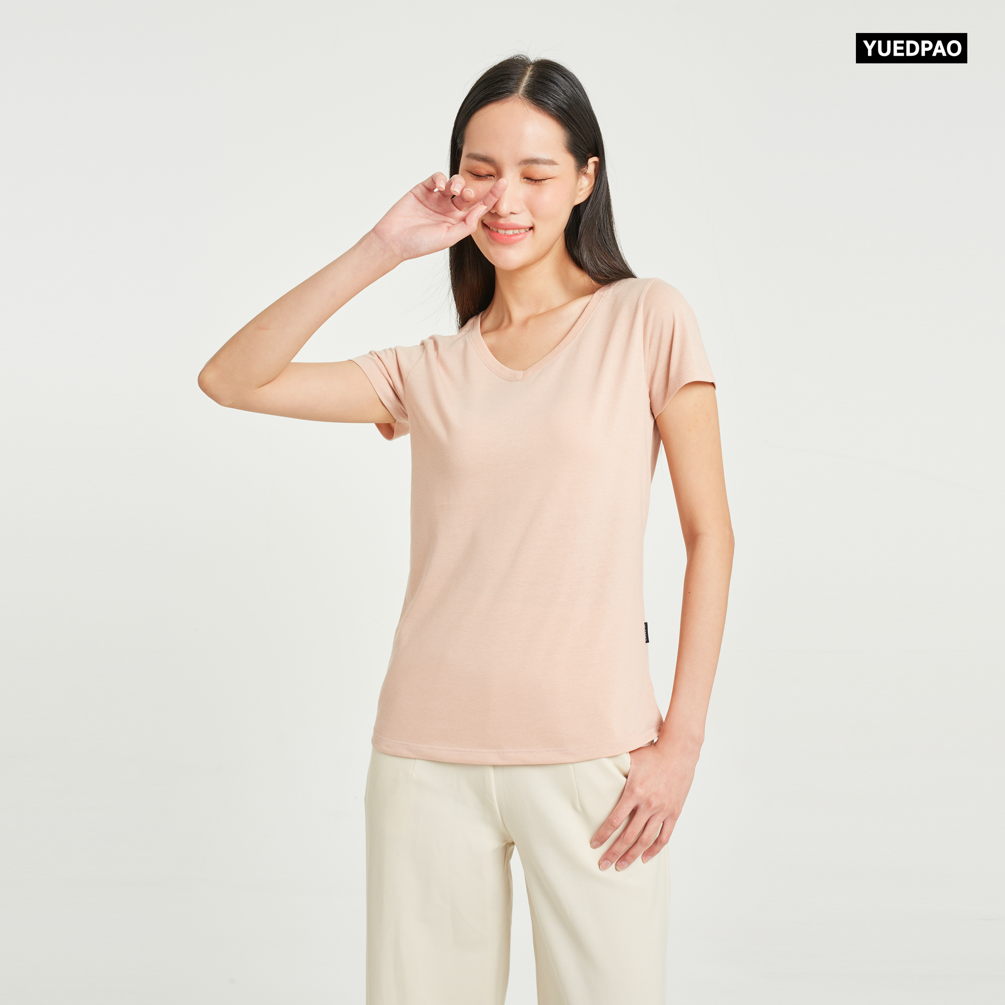 Yuedpao เสื้อยืดผู้หญิงคอวี ทรงเข้ารูป ไม่ย้วย ไม่หด ไม่ต้องรีด ใส่สบาย basicstyle เสื้อยืดคอวี ...