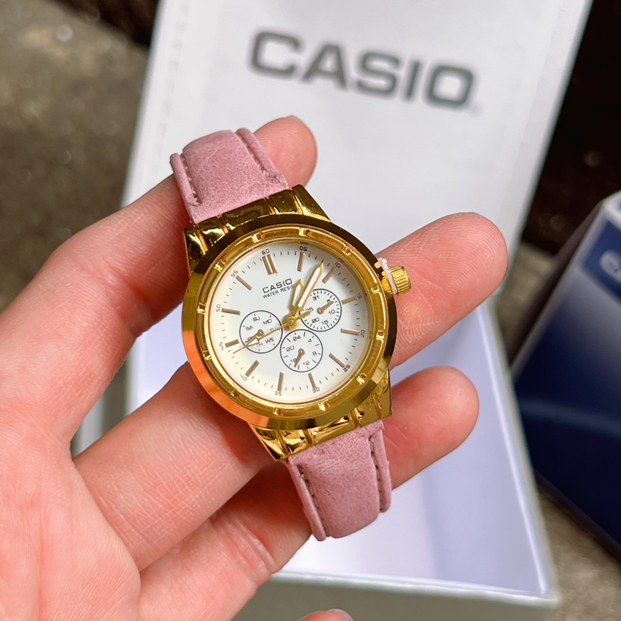 Watchtime นาฬิกาข้อมืออฟชั่นผู้หญิง หน้าปัดขนาด 29 มม. สายหนัง พร้อม ...