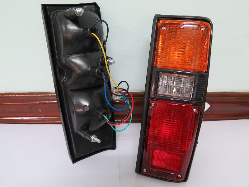 ไฟท้าย โตโยต้า ทั้งดวง Toyota RN30 LN30 ปี 19781983 3สี 1คู่ (ข้างซ้าย ...