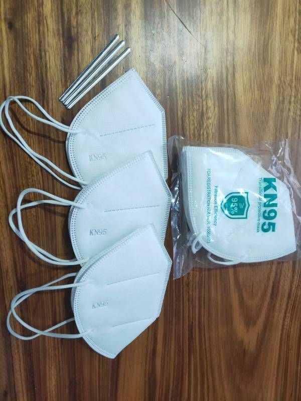 หน้ากาก 4 ชั้น KN95 1 กล่อง 10 ชิ้น ขายเเยกชิ้นได้ ชิ้นละ 15 บาท ...