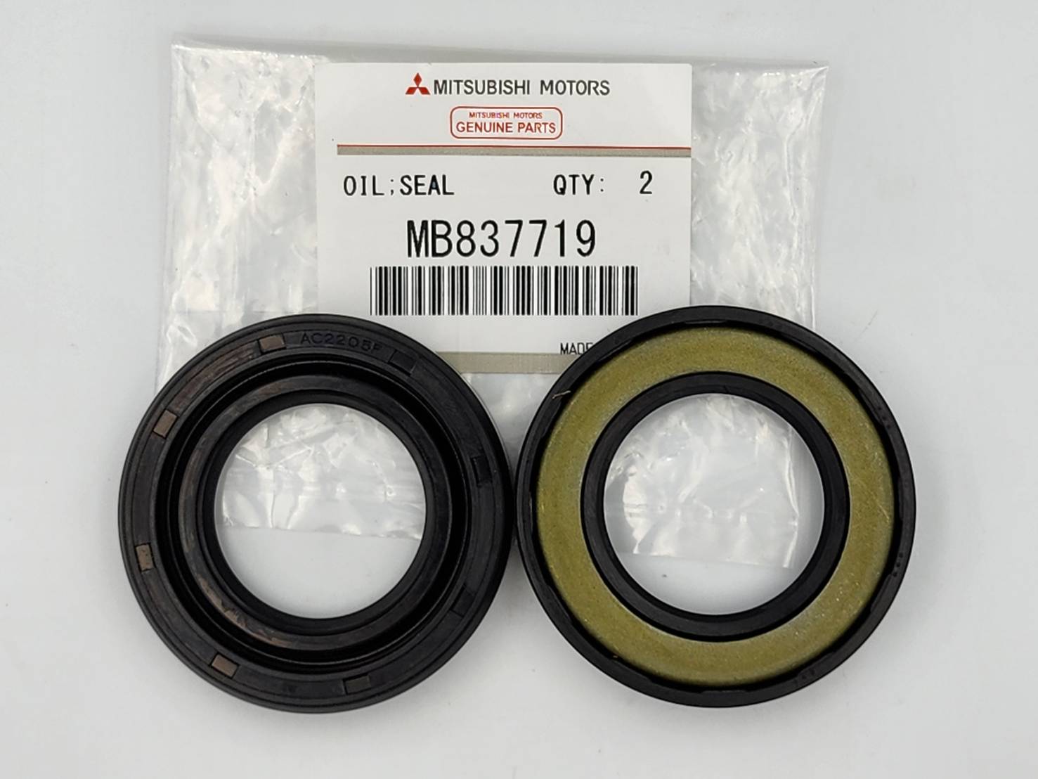 ซีลล้อหลังใน Mitsubishi Cyclone Triton (2 ตัว) รหัสสินค้า MB837719 ...