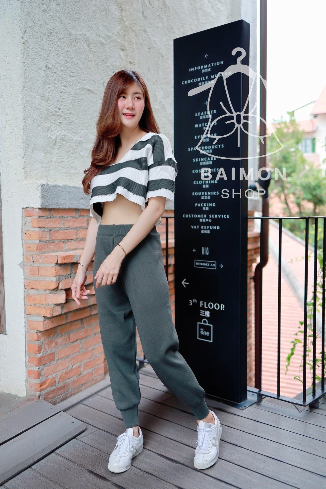 Sirawan ชุดเซต2ชิ้น ทรงสปอร์ต เสื้อครอปคอปก oversizeเว้าหน้าลายทาง+กางเกงขาสามส่วนขาจั๊ม ขอบเอว ...