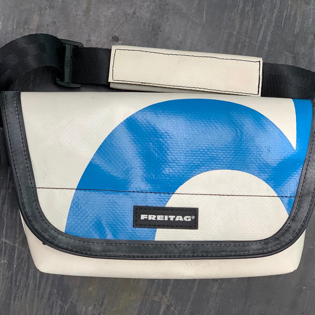 Freitag Jamie | Lazada.co.th