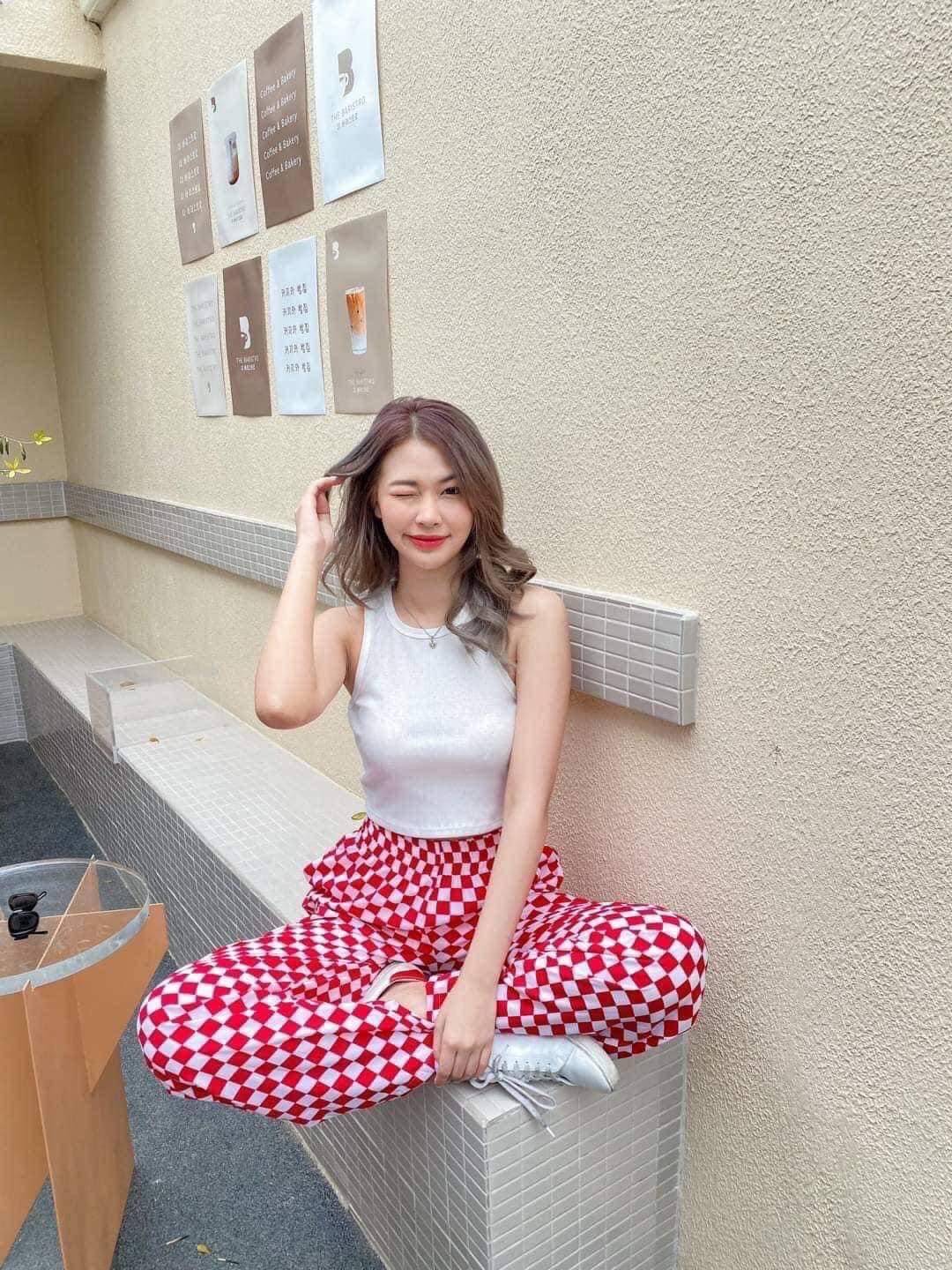 JN_SHOP???? ชุดเซ็ท2ชิ้น ผ้าไหมพรมรุ่นนี้สวยน่ารัก ด้านบนเป็นครอปแขนกุด แต่งลาย มาพร้อมกับ ...