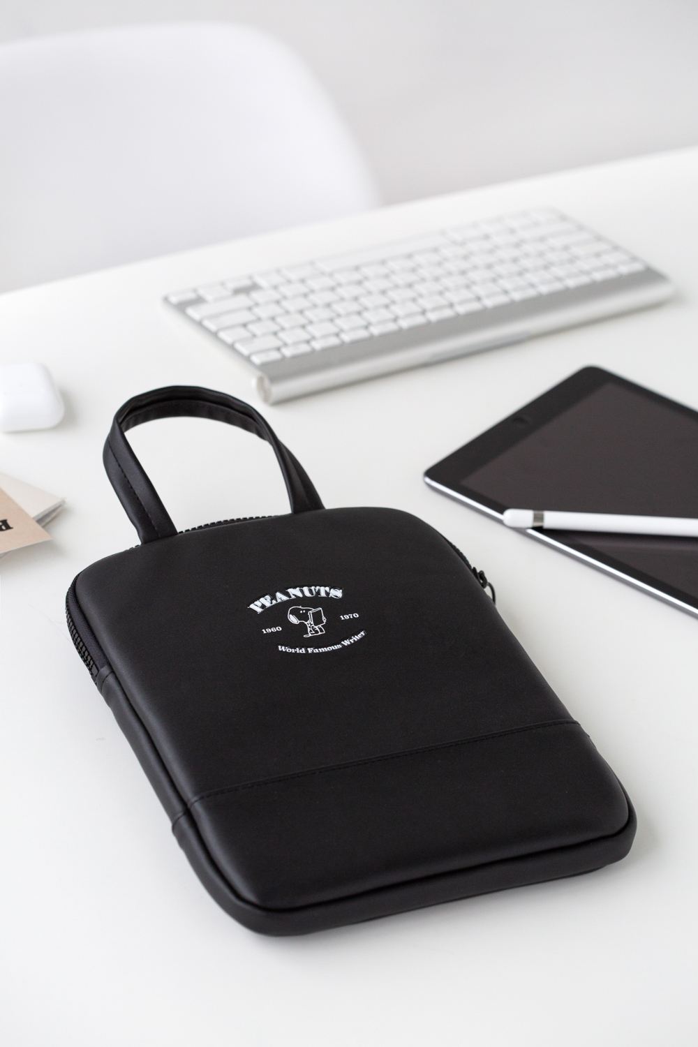 (พร้อมส่ง) กระเป๋าใส่ไอแพด โน๊ตบุ๊ค iPad Tablet มีสายสะพาย รุ่น Snoopy ...