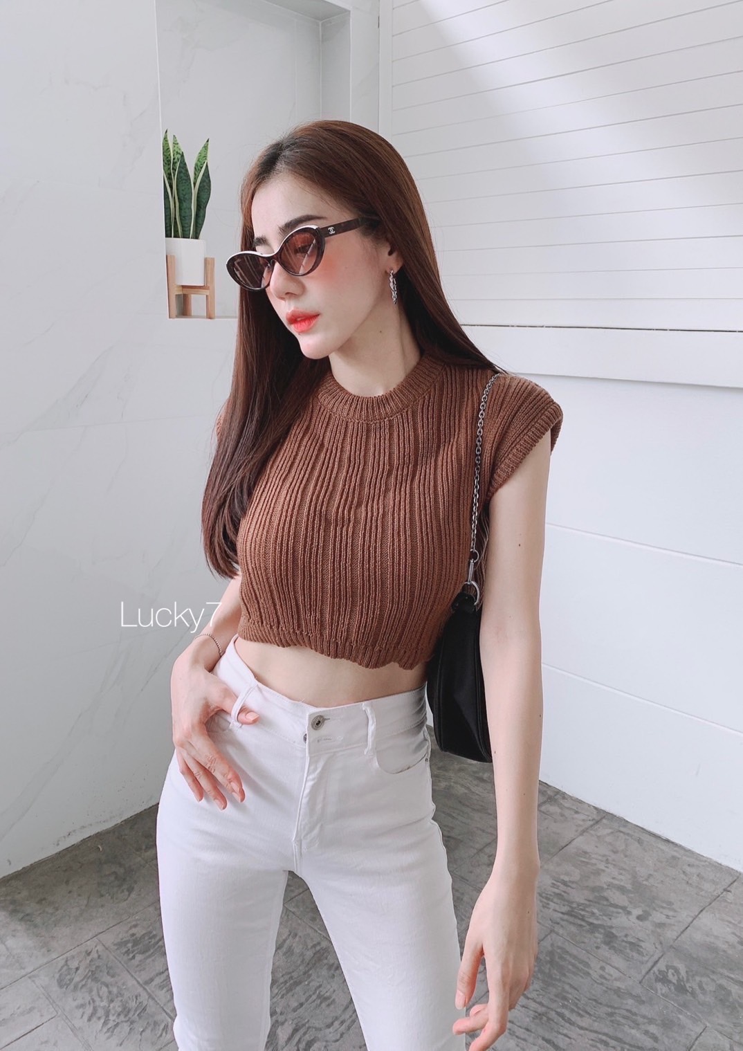 Risara🧸ช่วงนี้โทนสีสันสดใสมาแรงมากกกกก ตำด่วนๆ ครอปท็อปไหมพรม ทรงคอกลม ...