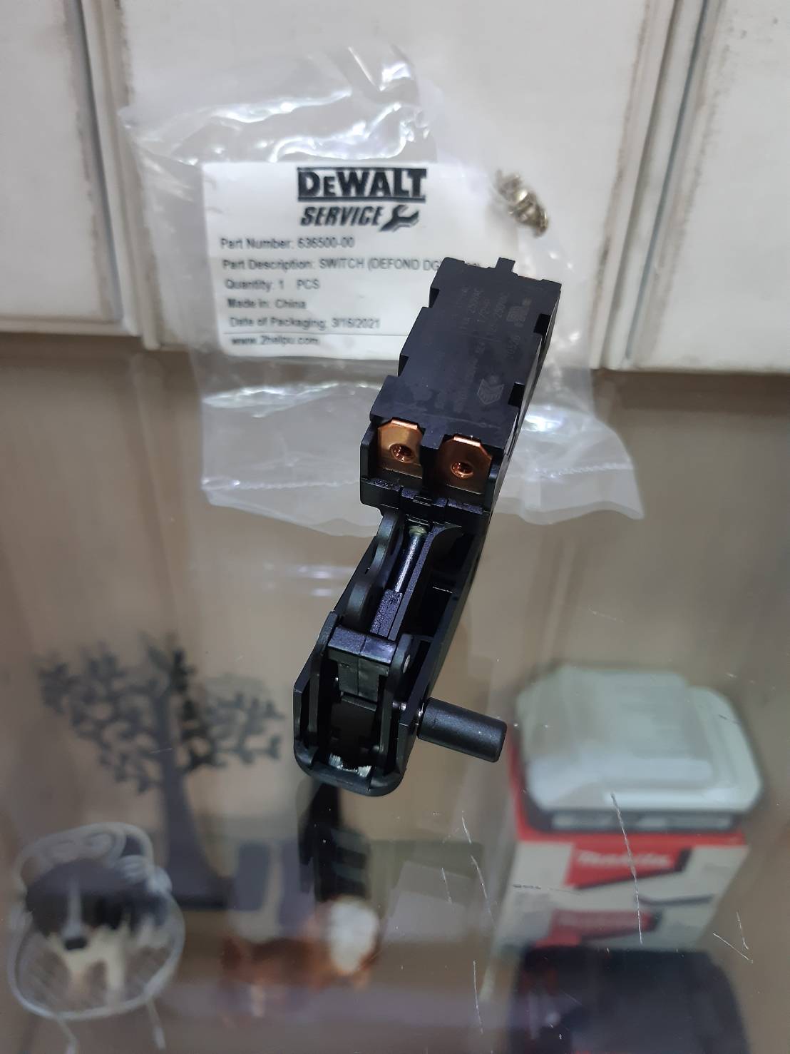 Dewalt switch model. D28413,D28414,D28490,D28491 part no.636500-00 ...