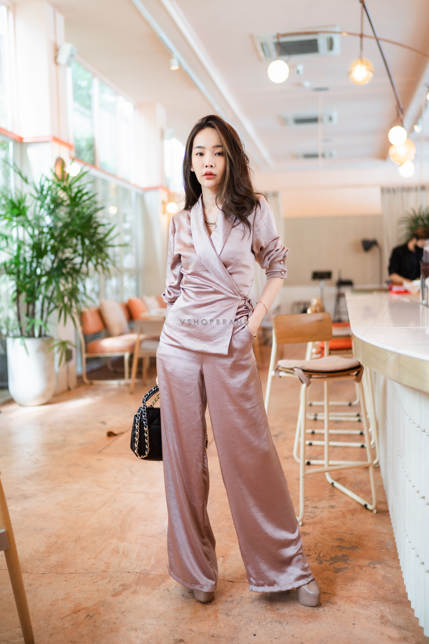 Vshop Set เสื้อกางเกงหรู ตัดเย็บด้วยผ้าไหมซาติวาเลนติโน่ เสื้อเป็นทรง ...