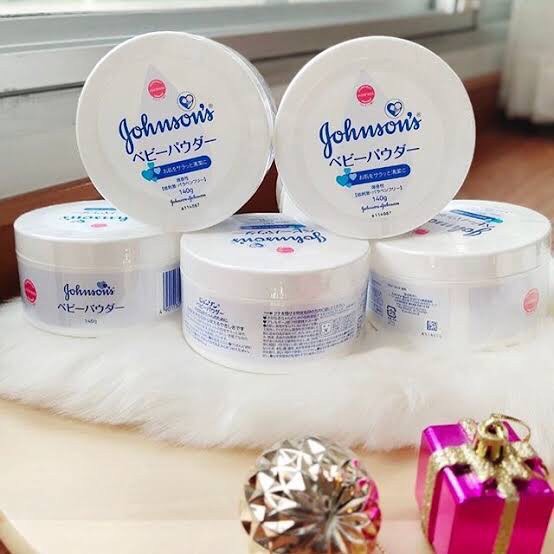 แป้งจอห์นสันญี่ปุ่น แป้งฝุ่นเนื้อสีขาว Johnson's Baby Powder 140g ...