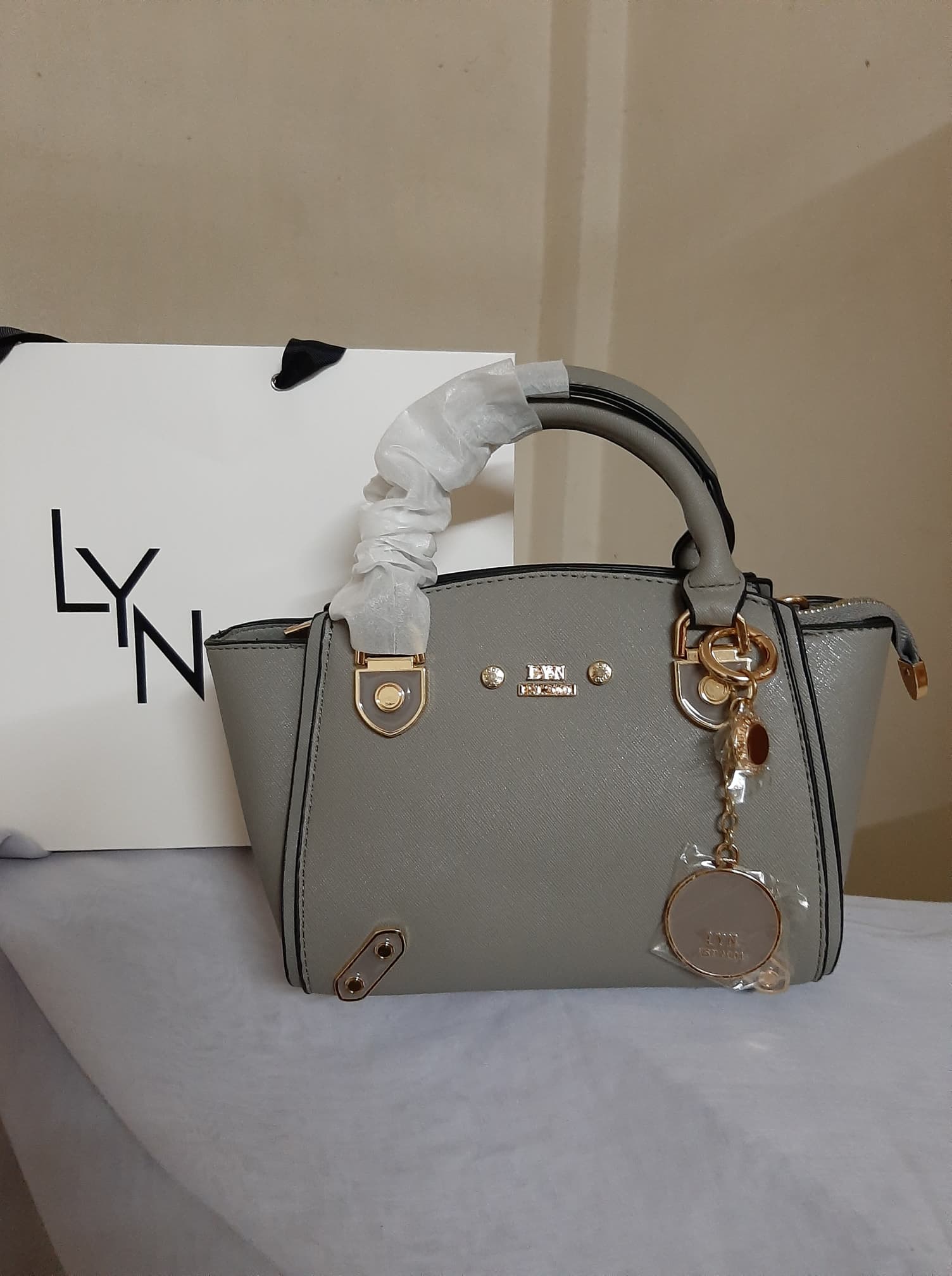 กระเป๋า lyn กระเป่า กระเป๋าสะพายข้าง กระเป๋าถือ กระเป๋าสะพาย สีเทา NEW ...