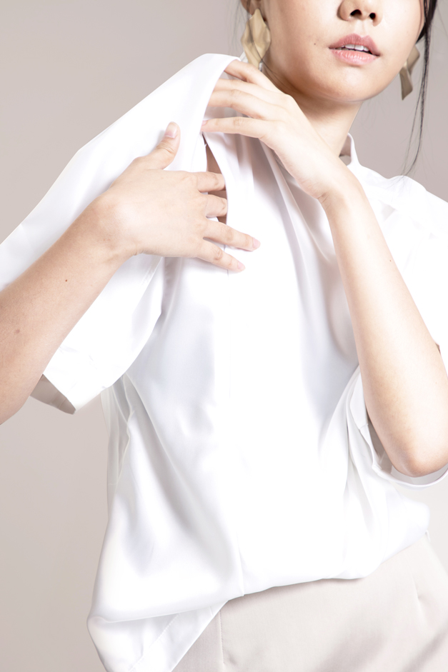 QueenCows เสื้อให้นม Tresor Layer Blouse (Off White) - QueenCows | For all every day - ThaiPick