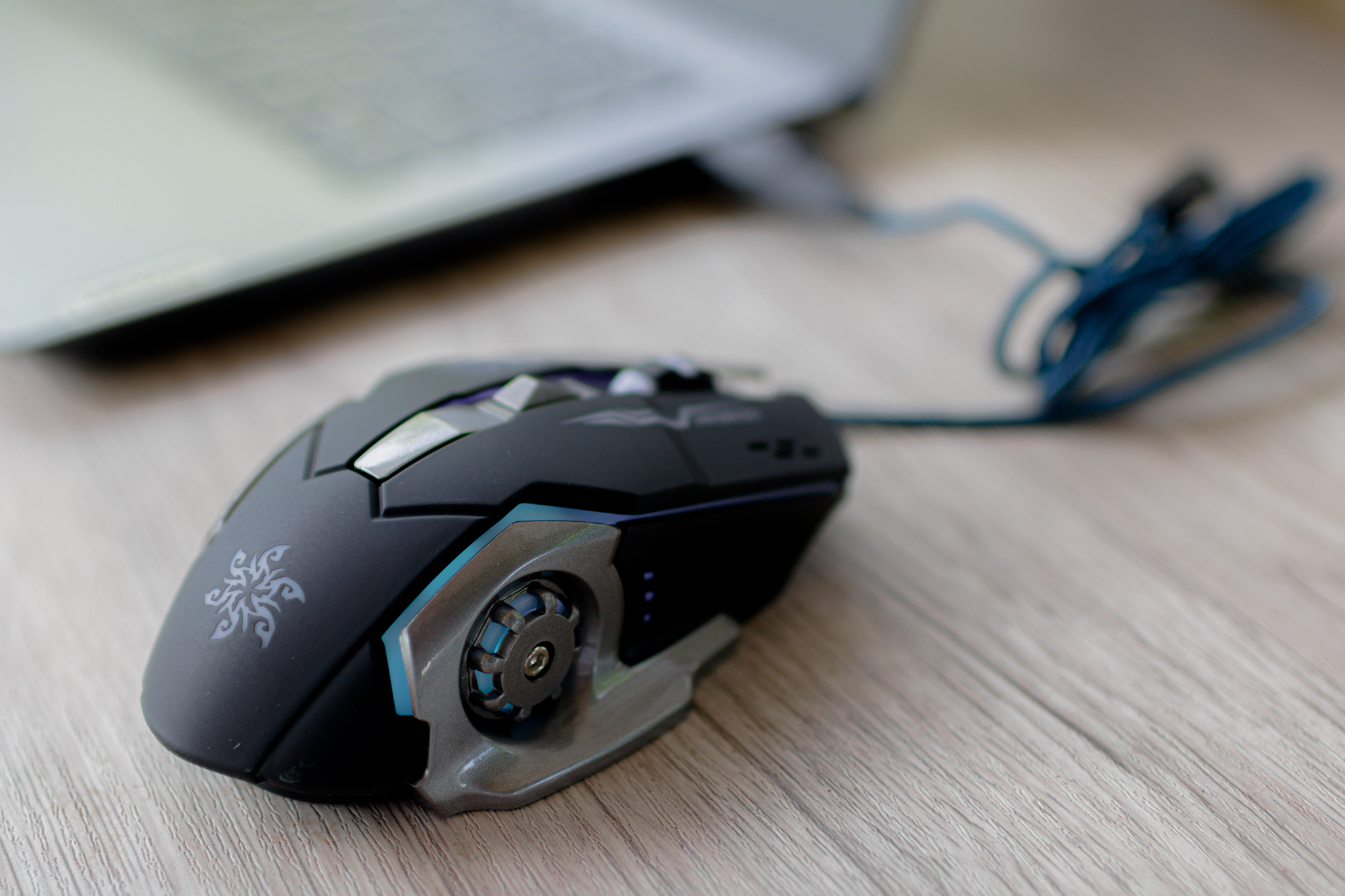 Gaming Mouse X1 เมาส์เพิ่มความเสถียรในการเล่นเกม สีสันสดใส7สี สำหรับ ...