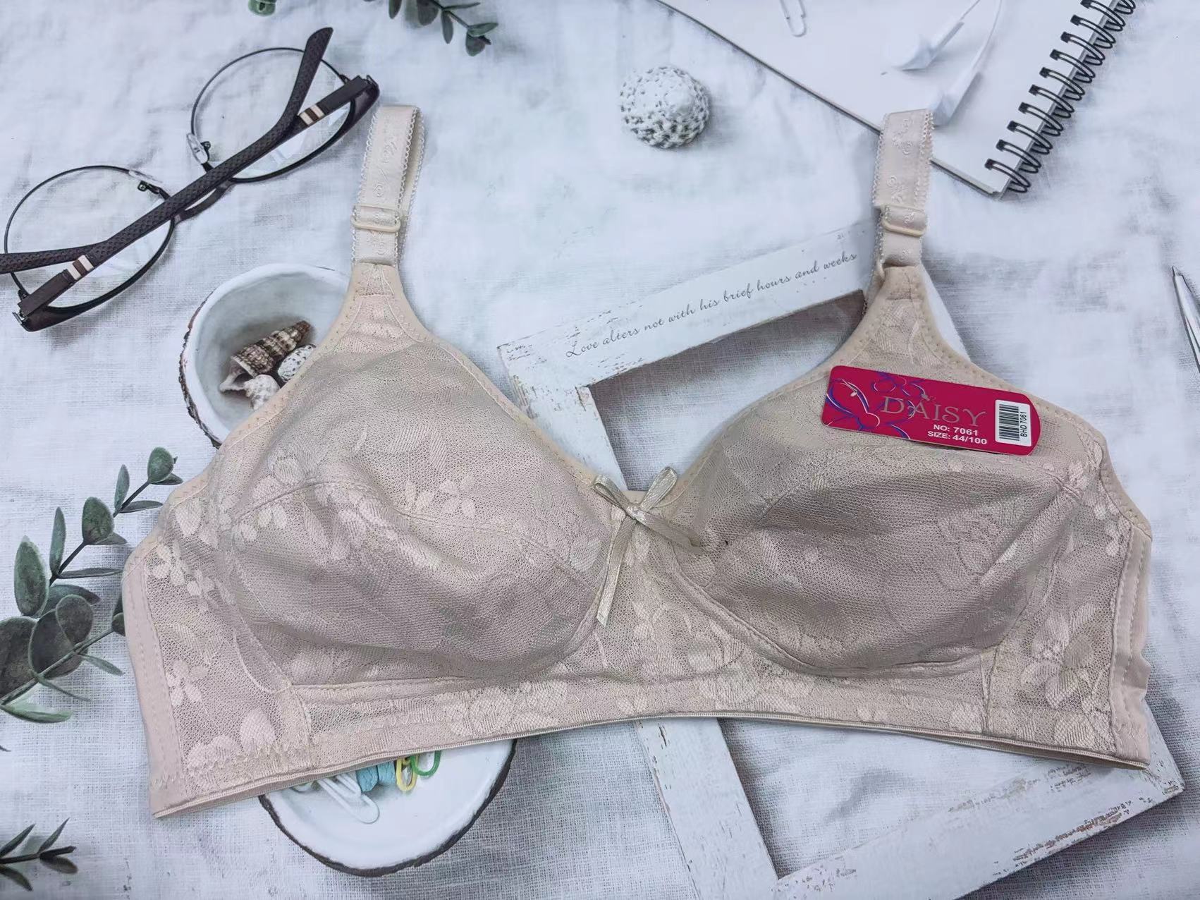 เสื้อในคนแก่ ลายลูกไม้ (A7061) (คัพB)มี 2 ตะขอ ใส่สบาย ของส่งจากกรุงเทพ | Lazada.co.th