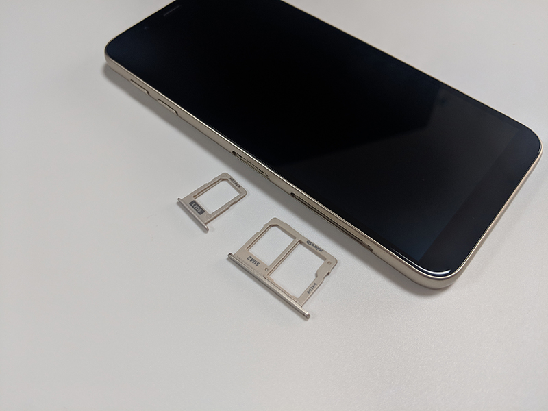 Samsung Galaxy J6 J600F 5.6" โทรศัพท์มือถือ 3GB ram 32GB rom LTE 13MP ...