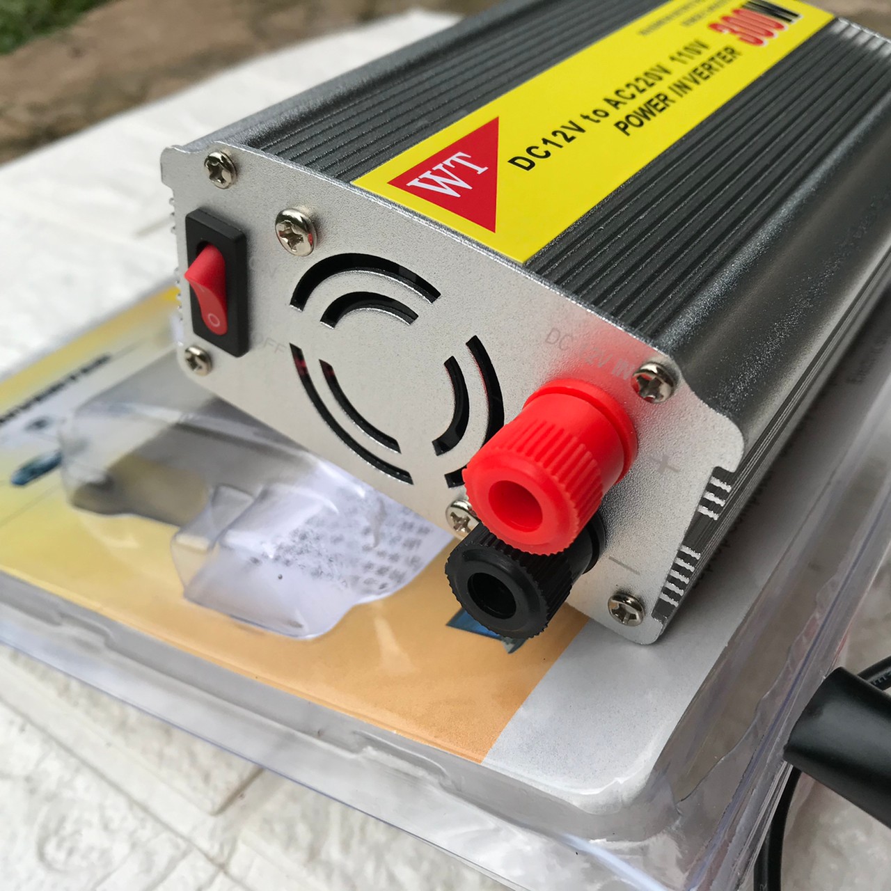 อินเวอร์เตอร์ 300W 12V to 220V Portable Smart Power Inverter 12V300W - PWE 1621508915 - ThaiPick