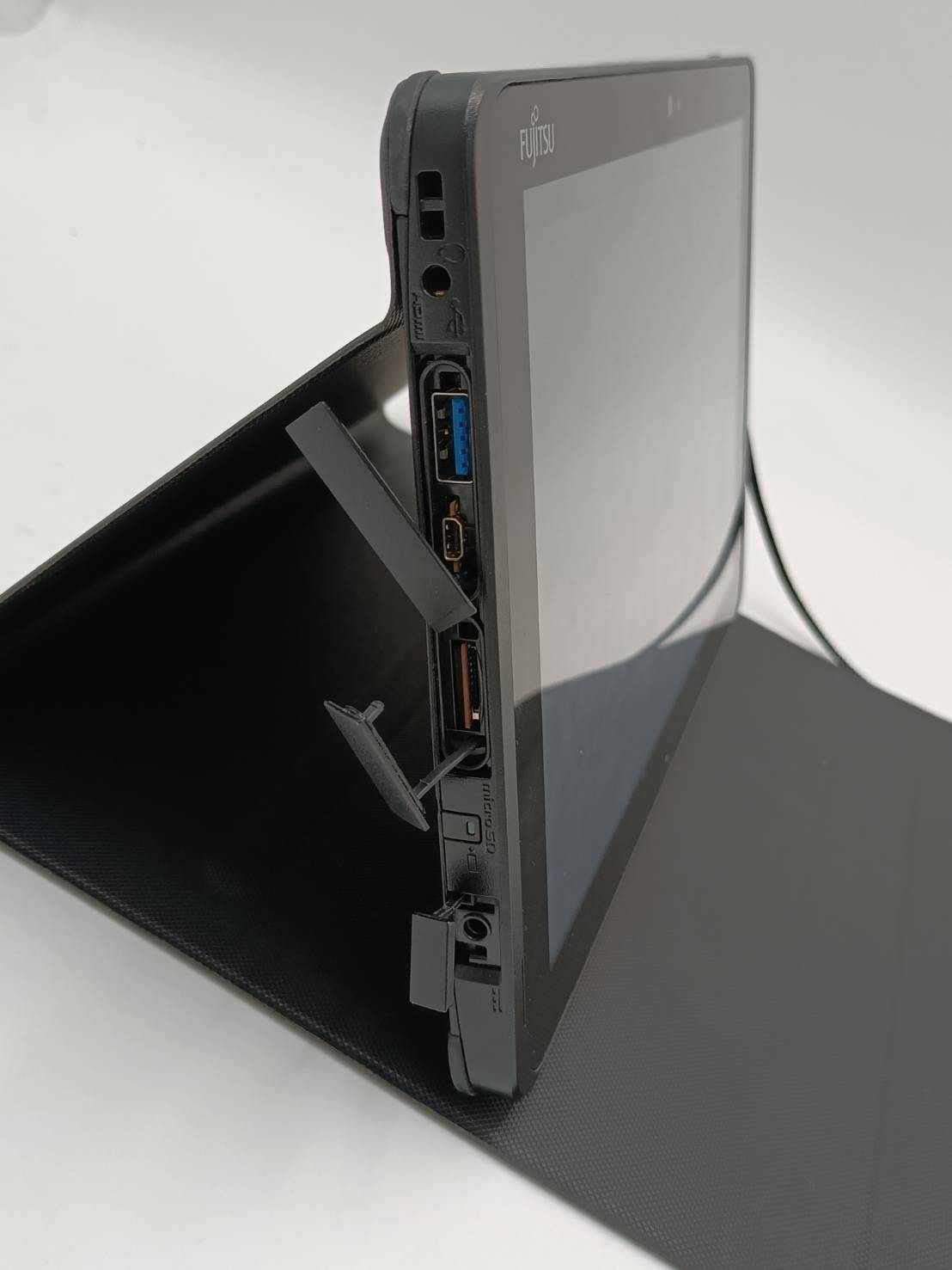 แท็บเล็ต Fujitsu Arrow Tab Q507 - บ้านคอมไอที - ThaiPick