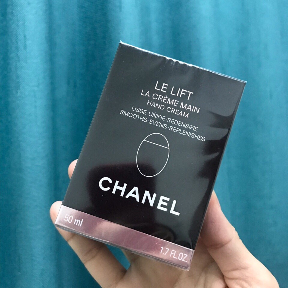 (จัดส่งฟรี) The new limited edition CHANEL Black Egg Hand Cream ...