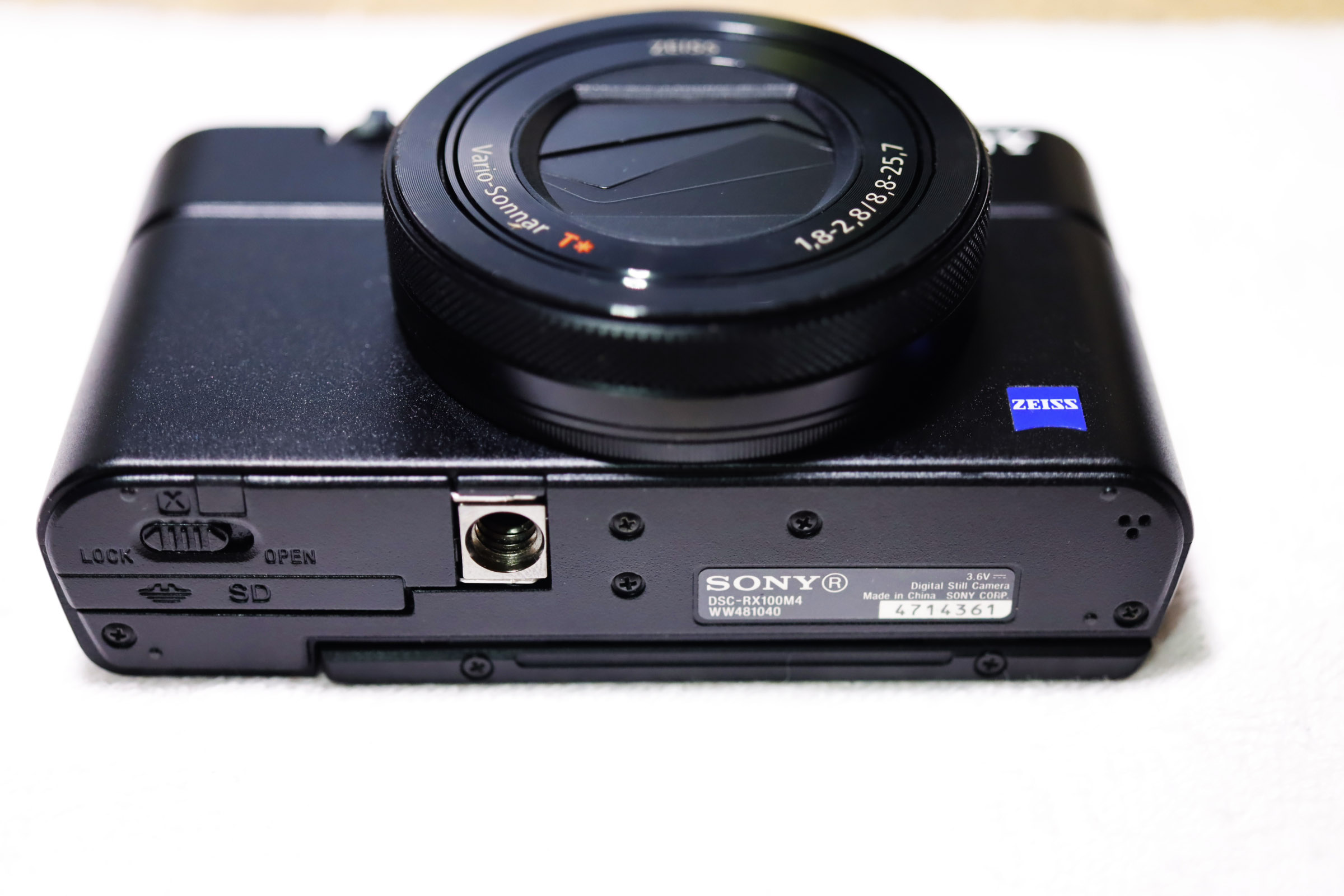 Sony RX100 M4 Carl ZEISS Vario-Sonnar T f1.8-2.8 24-70mm Lens in Box Wi ...