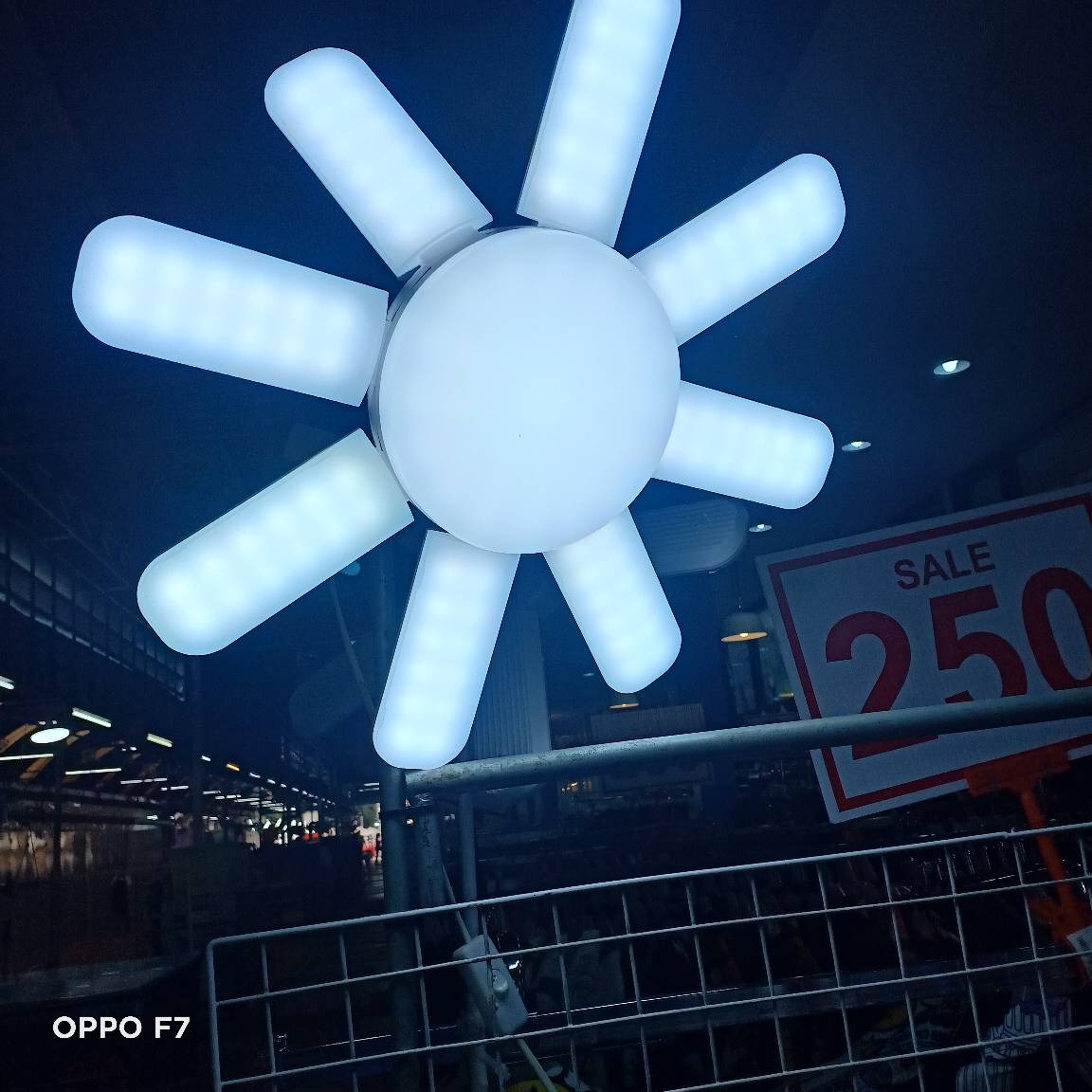 MRP 460w LED แสงขาว หลอดไฟรูปทรงใบพัด 8แฉก ไฟดอกไม้ 8แฉก ไฟ 81 ไฟ 8 ขา ...