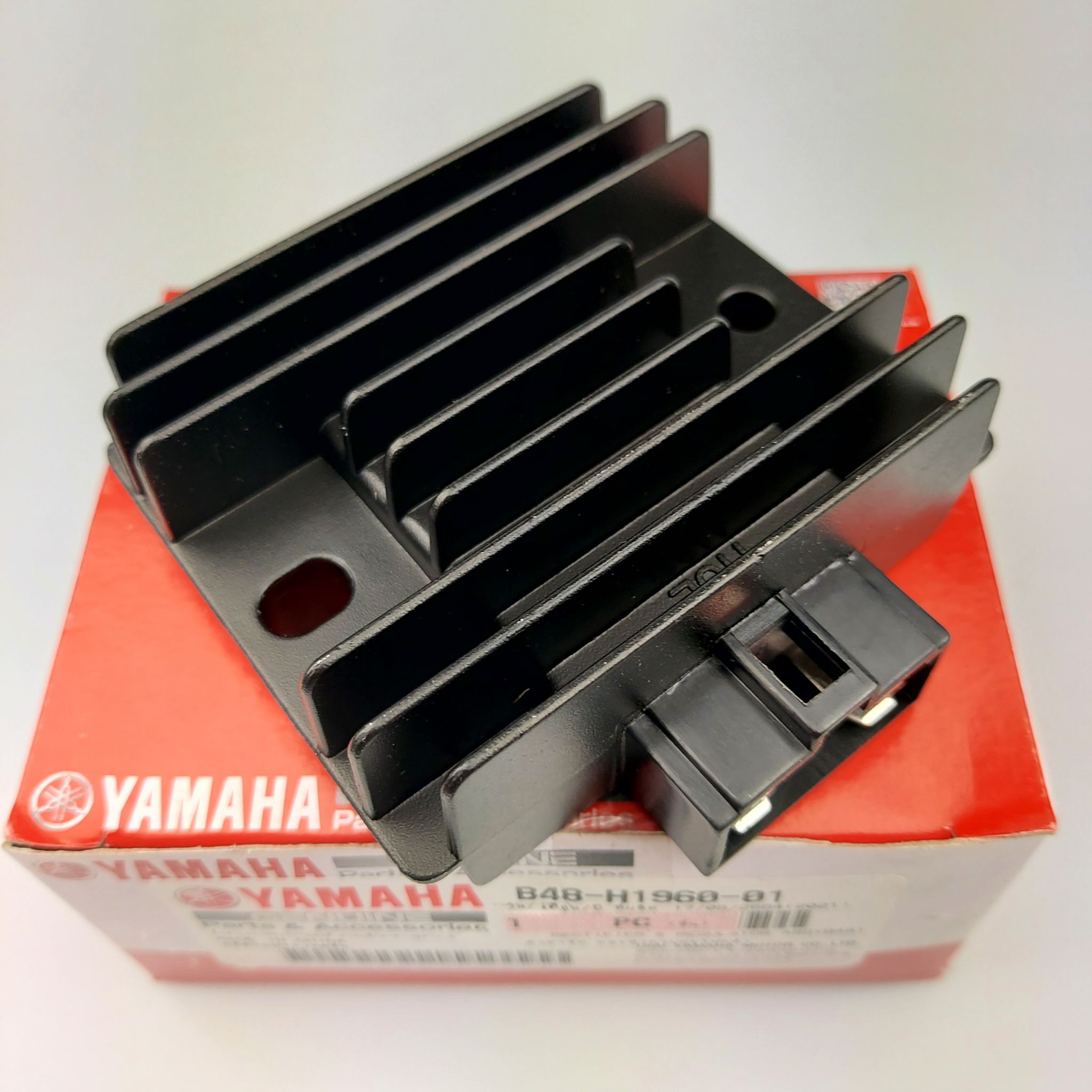 แผ่นชาร์จ YAMAHA M-SLAZ แท้ศูนย์ ตัวชาร์ท และตัวควบคุมไฟหน้า M-SLAZ ...