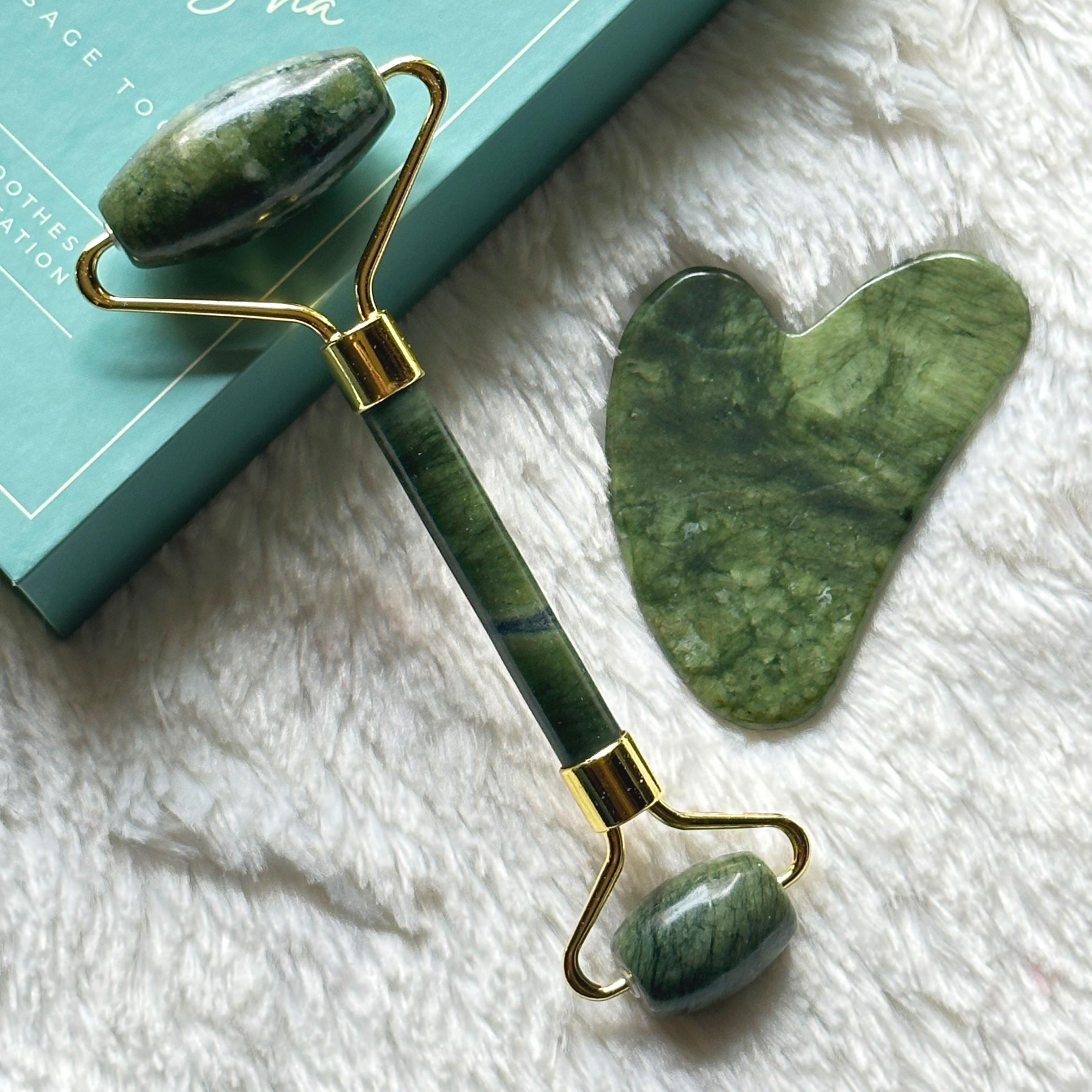 Forrest Jade roller and Gua Sha set ฟอร์เรสท์ ลูกกลิ้งหยก กัวซา เชท ...