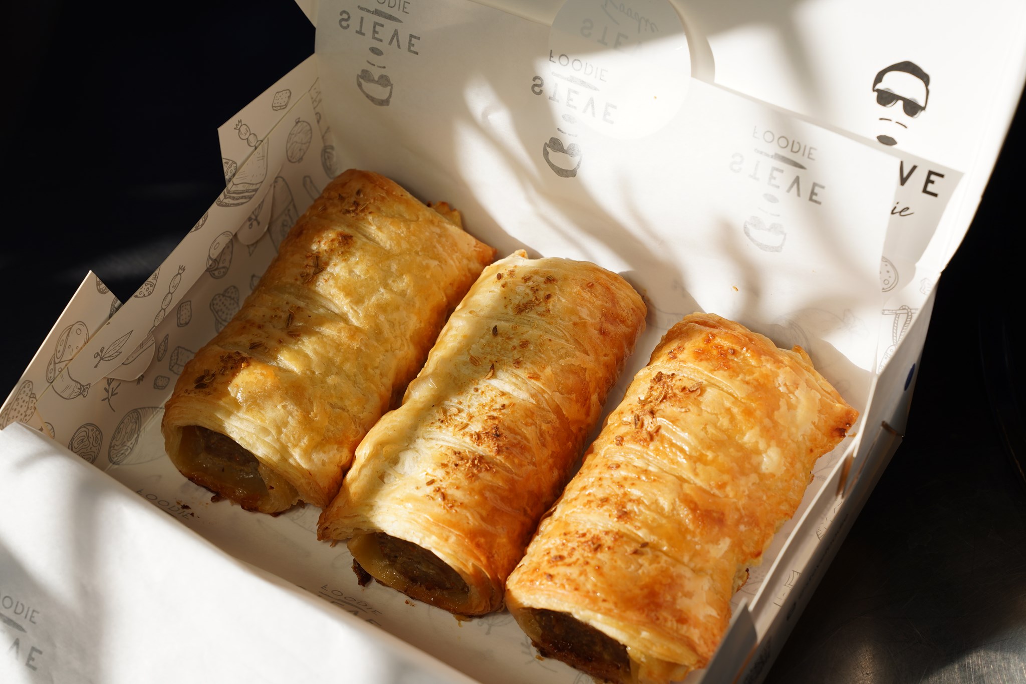 Pork & Fennel Sausage Roll Box / ซอสเสจโรลหมูและเฟนเนล กล่อง 3 ชิ้น ...