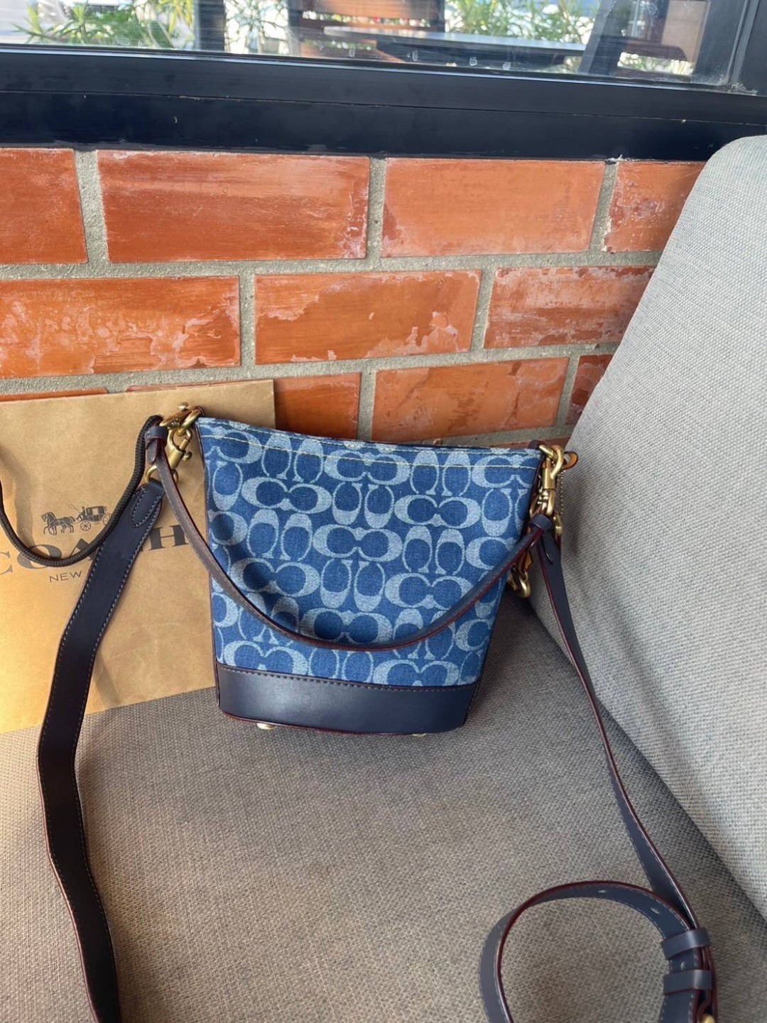 C รุ่น CT132 Tali Bucket Bag In Signature Jacquard | Lazada.co.th