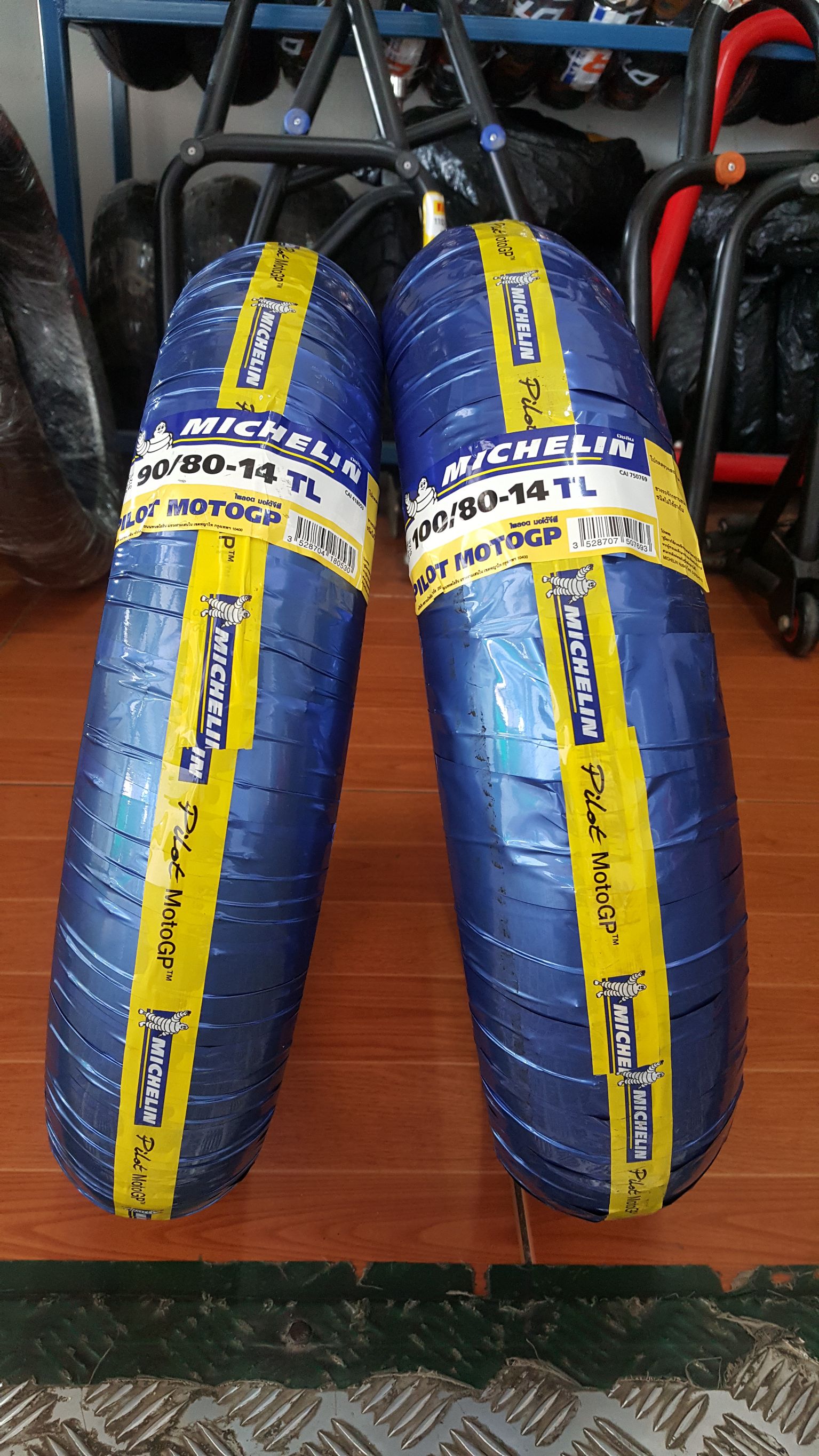 ยางนอก Michelin Pilot Moto GP ขนาด 90/80-14 และ 100/80-14 สำหรับ PCX ...