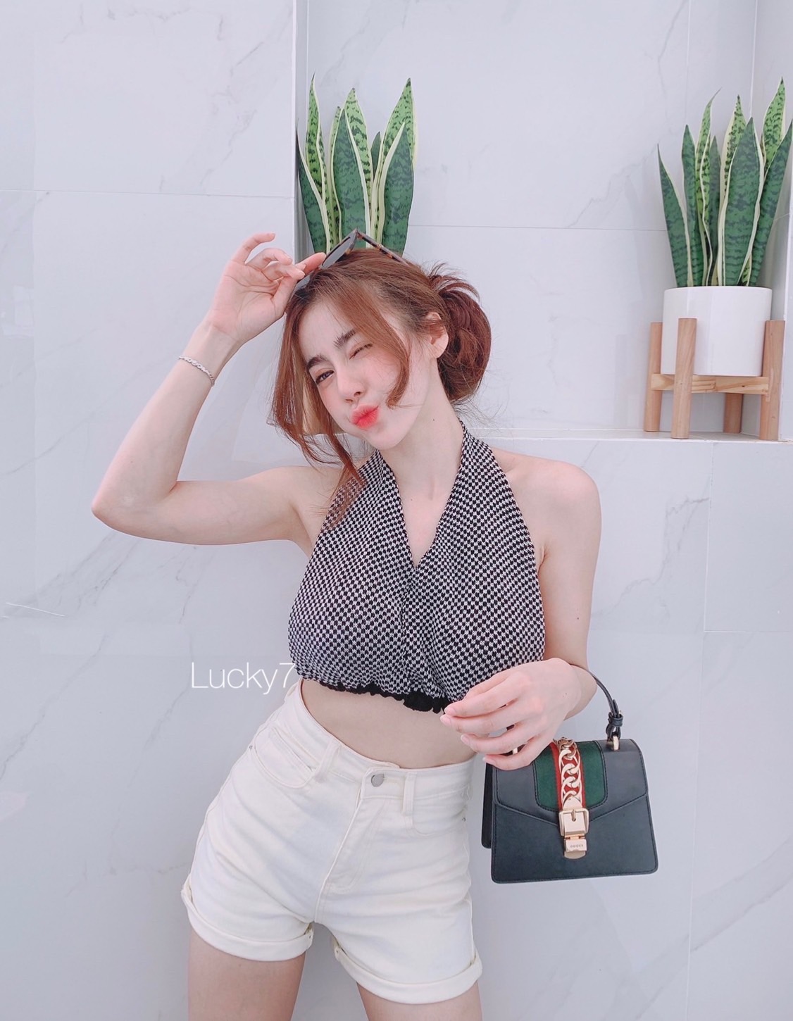 Risara💕ท็อปเนื้อไหมพรมทรงเซ็กซี่มากแม่!!!!! ทรงคล้องคอ ช่วงอกปรับทรงได้ ...