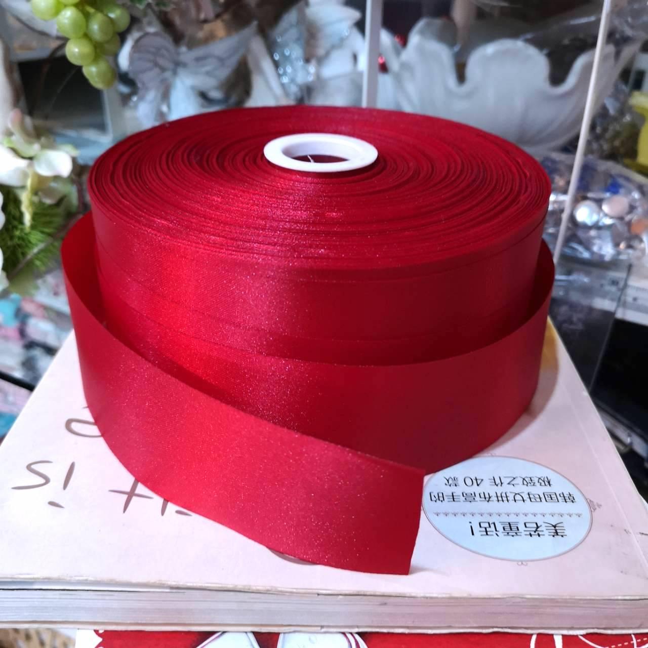 1 Free 1 ริบบิ้น ผ้าต่วน สีแดง ขนาด กว้าง 4 เซนติเมตร x ความยาว 6 หลา ...