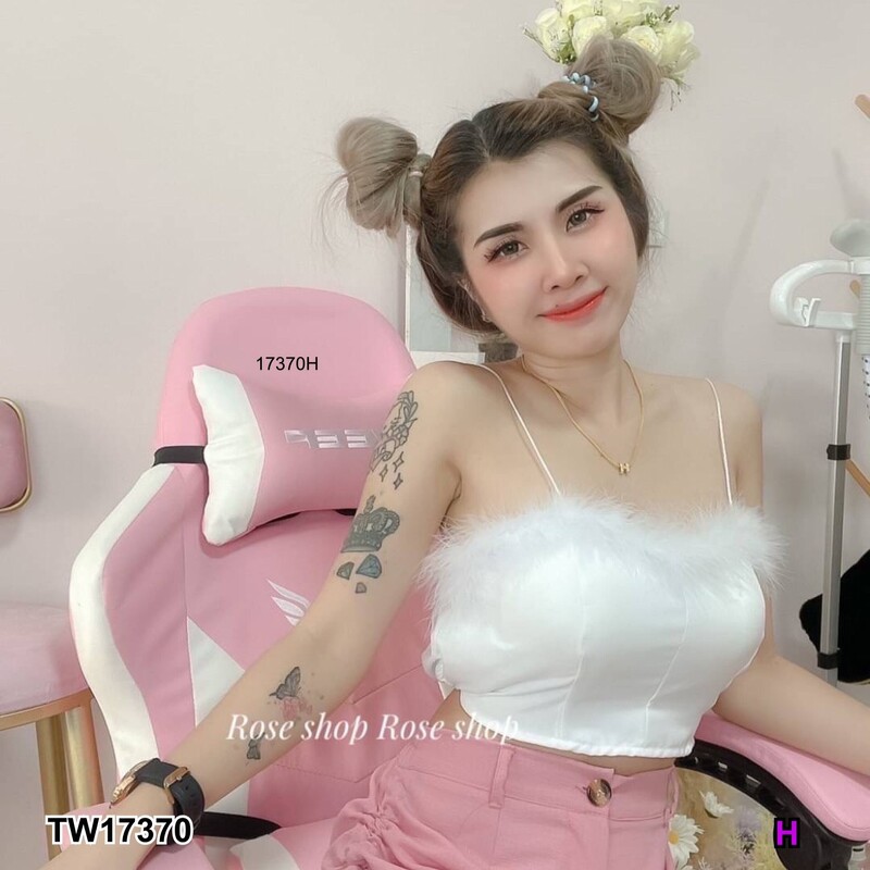 Chompoo Fashions ชุดเซ็ท SET 2 ชิ้น เสื้อครอปสายเดี่ยวแต่งขนปุย + กางเกงขาสั้น รูดเชือกข้าง สี ...