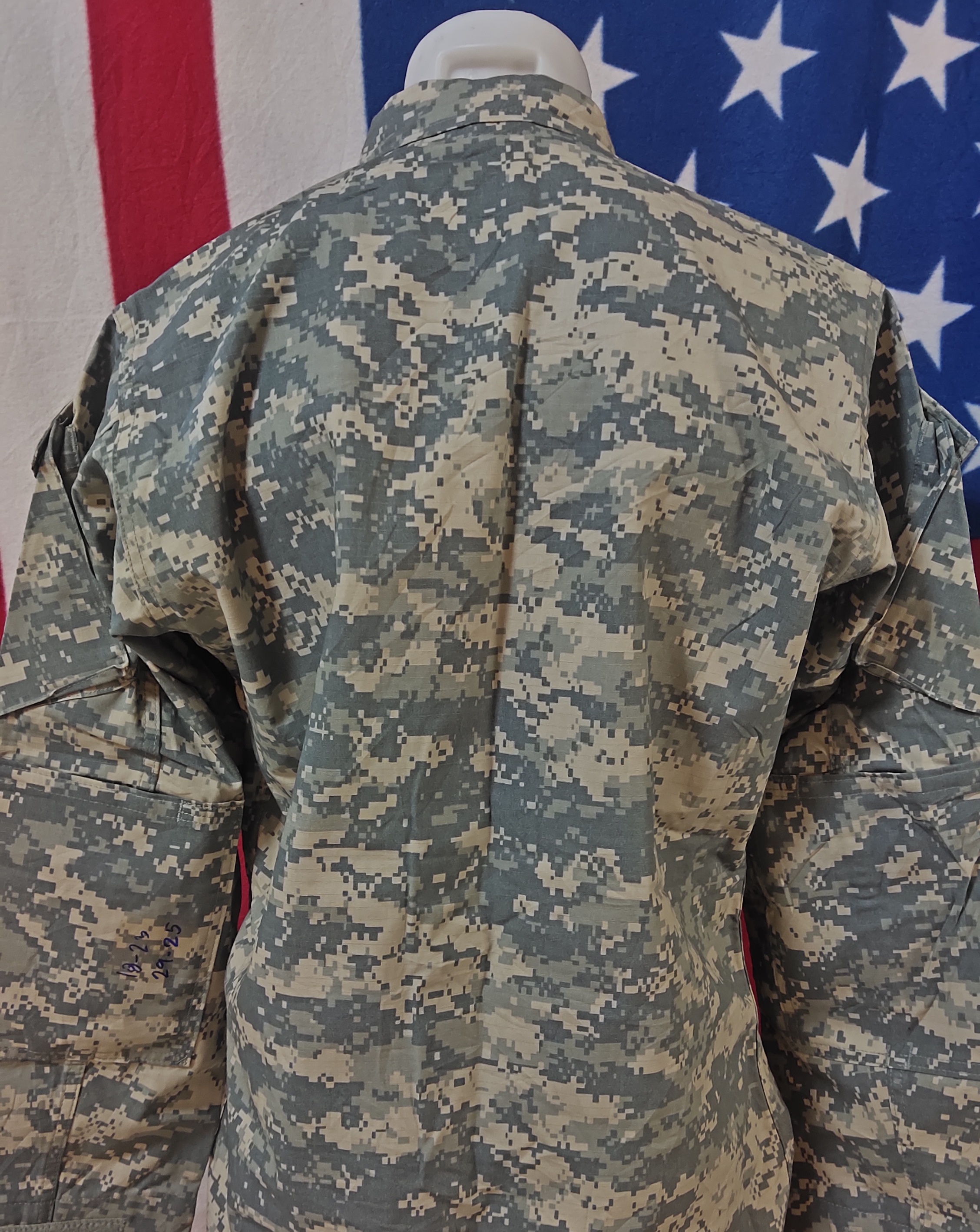 เสื้อทหารใหม่(กริ๊ป) COAT-ACU Size: MEDIUM-LONG ไหล่19"/อก46"/แขน24 ...