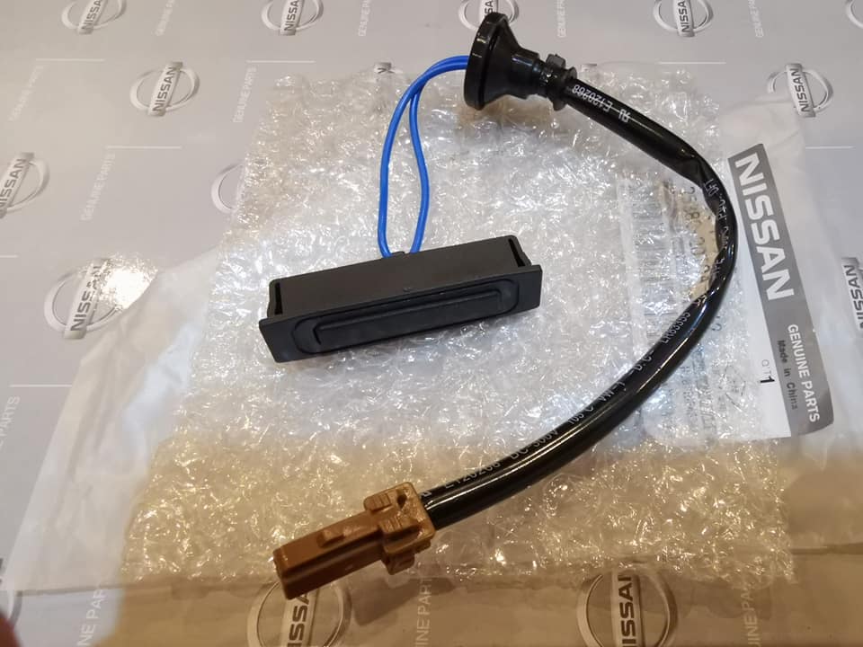 สวิทย์เปิดฝาท้าย Nissan Teana J31 (แท้ศูนย์) | Lazada.co.th