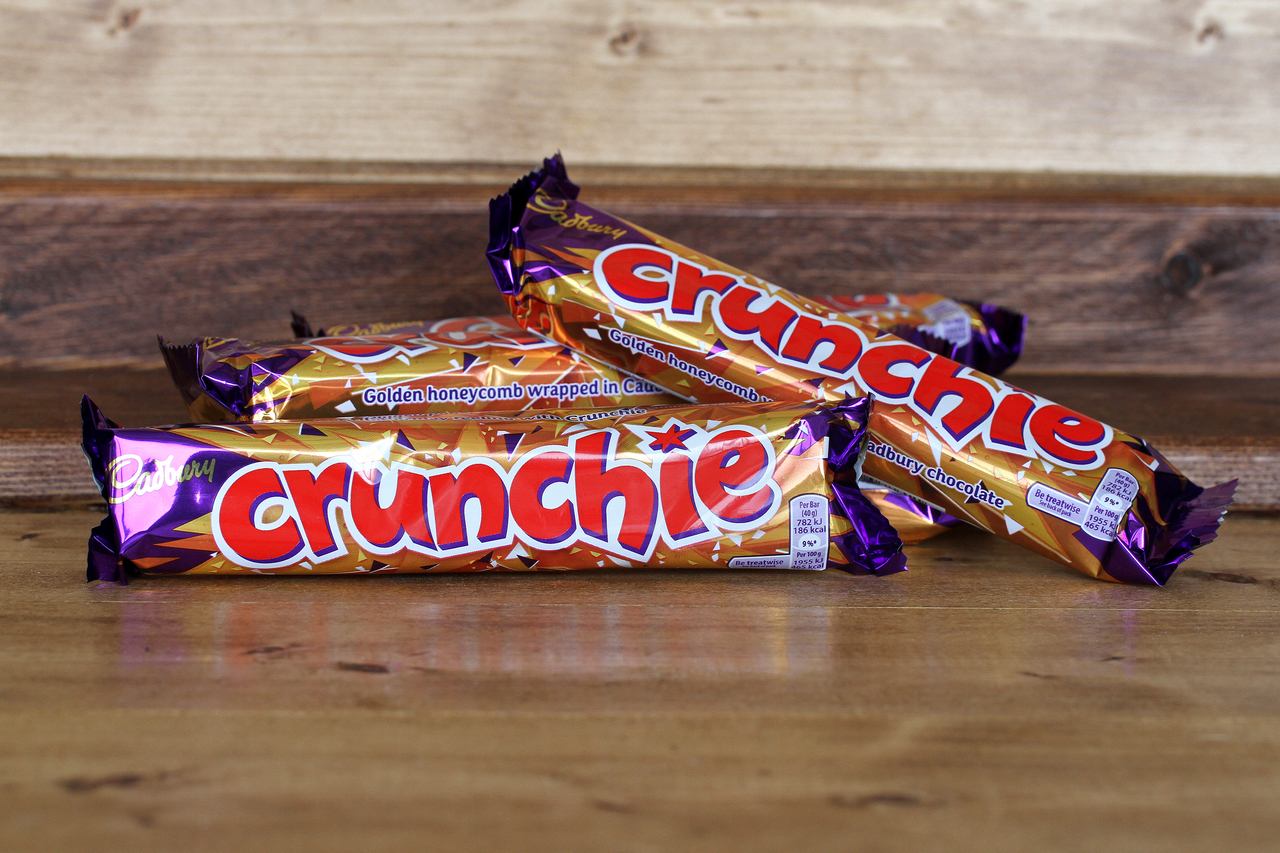 Cadbury Crunchie 40g แคดบูรี่ ครั้นชี่ ช็อกโกแลตนมสอดไส้น้ำผึ้ง 40กรัม ...