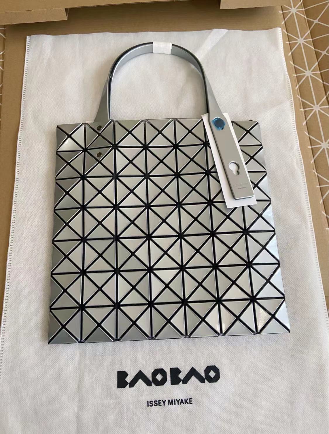 ใหม่แท้ BAOBAO ISSEY MIYAKE Issey Miyake bag seven grid 7 grid rhombus handbag กระเป๋าสะพาย ...