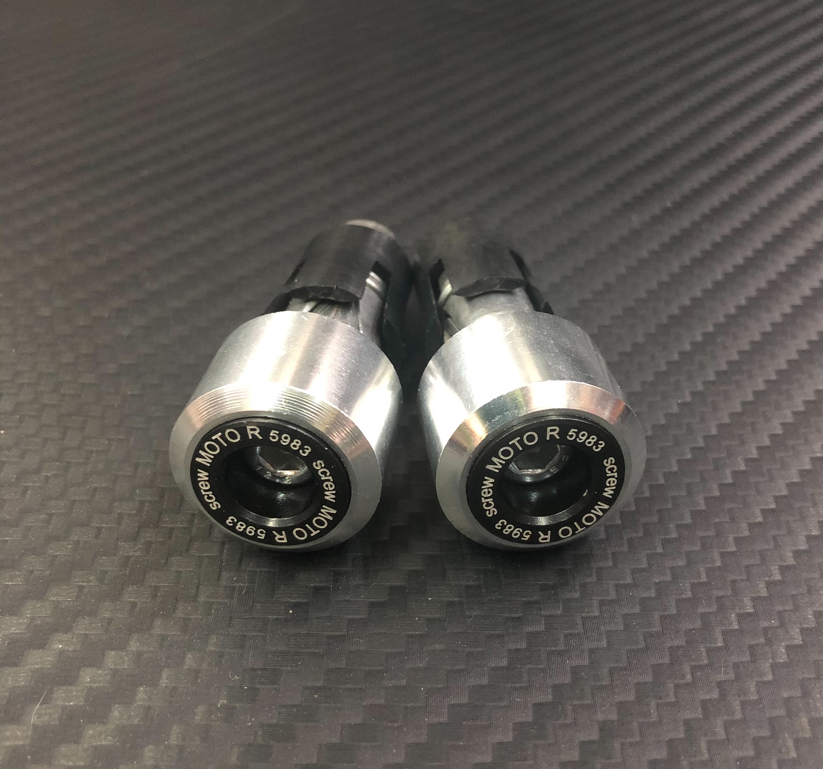 อุดปลายแฮนด์ มีเนียมอย่างดี เกรดพรีเมี่ยม ใส่ได้ทุกรุ่น มี5สี ดำ เงิน ...