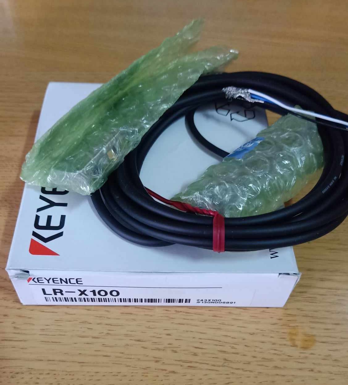 NEW KEYENCE LR-X100 ดิจิตอลเลเซอร์เซนเซอร์ แบบ CMOS รุ่นมาตรฐาน ชนิดสาย ...