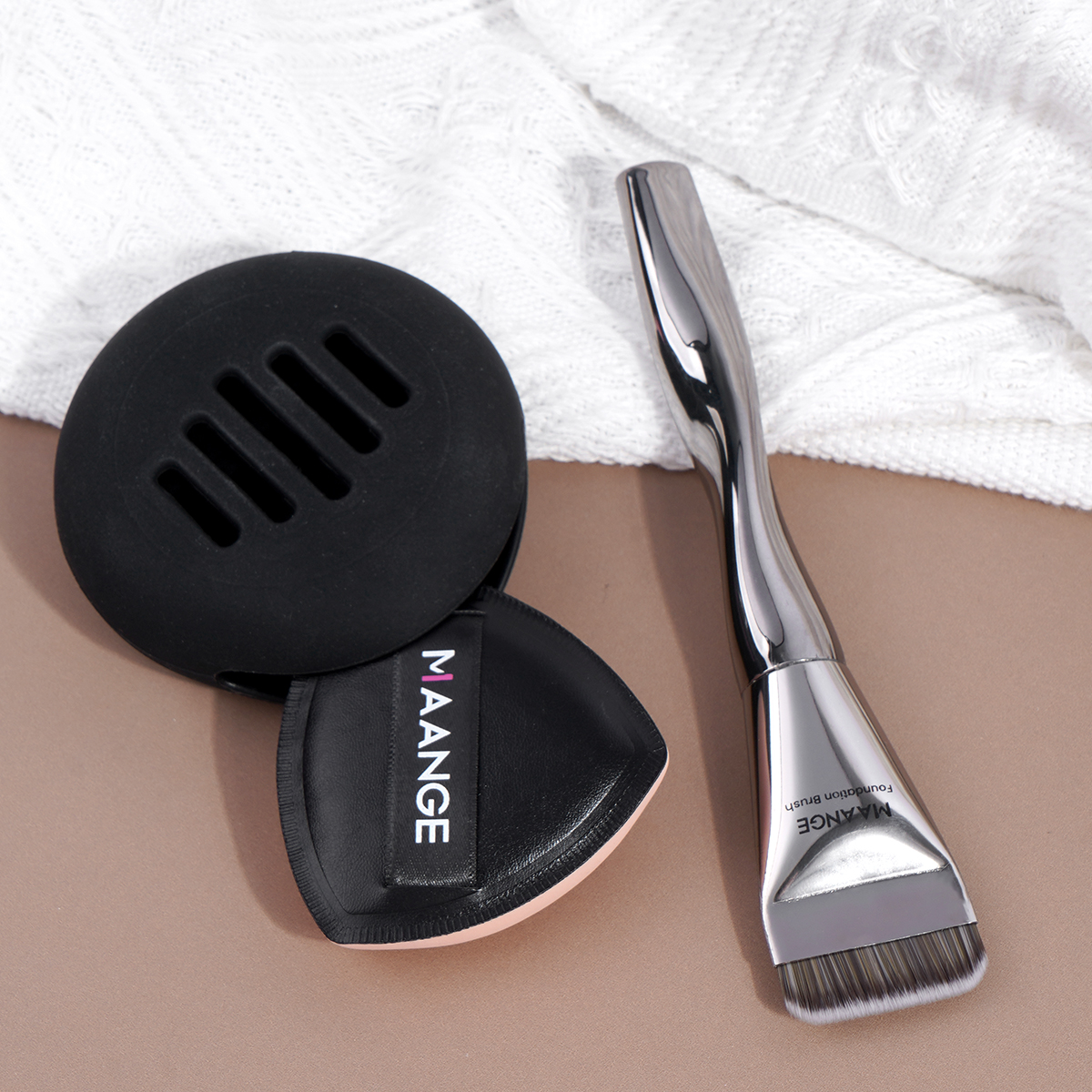 MAANGE ความต้องการ พื้นฐานแต่งหน้าชุดแปรงรองพื้นแบบแบน พัฟฟองน้ําเปียก ...