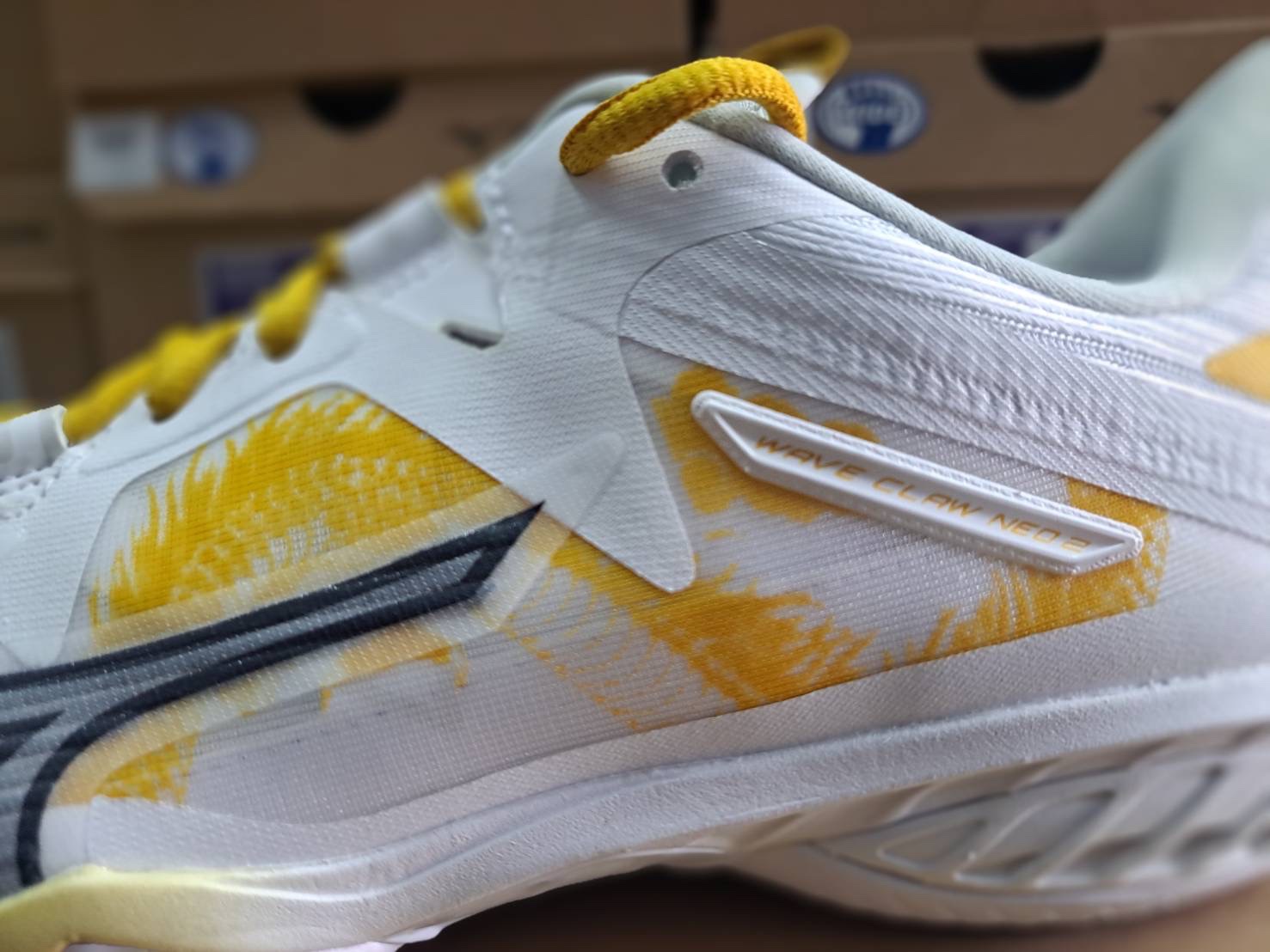 MIZUNO WAVE CLAW NEO 2 GOLD COLOR - JC BADMINTON - ThaiPick