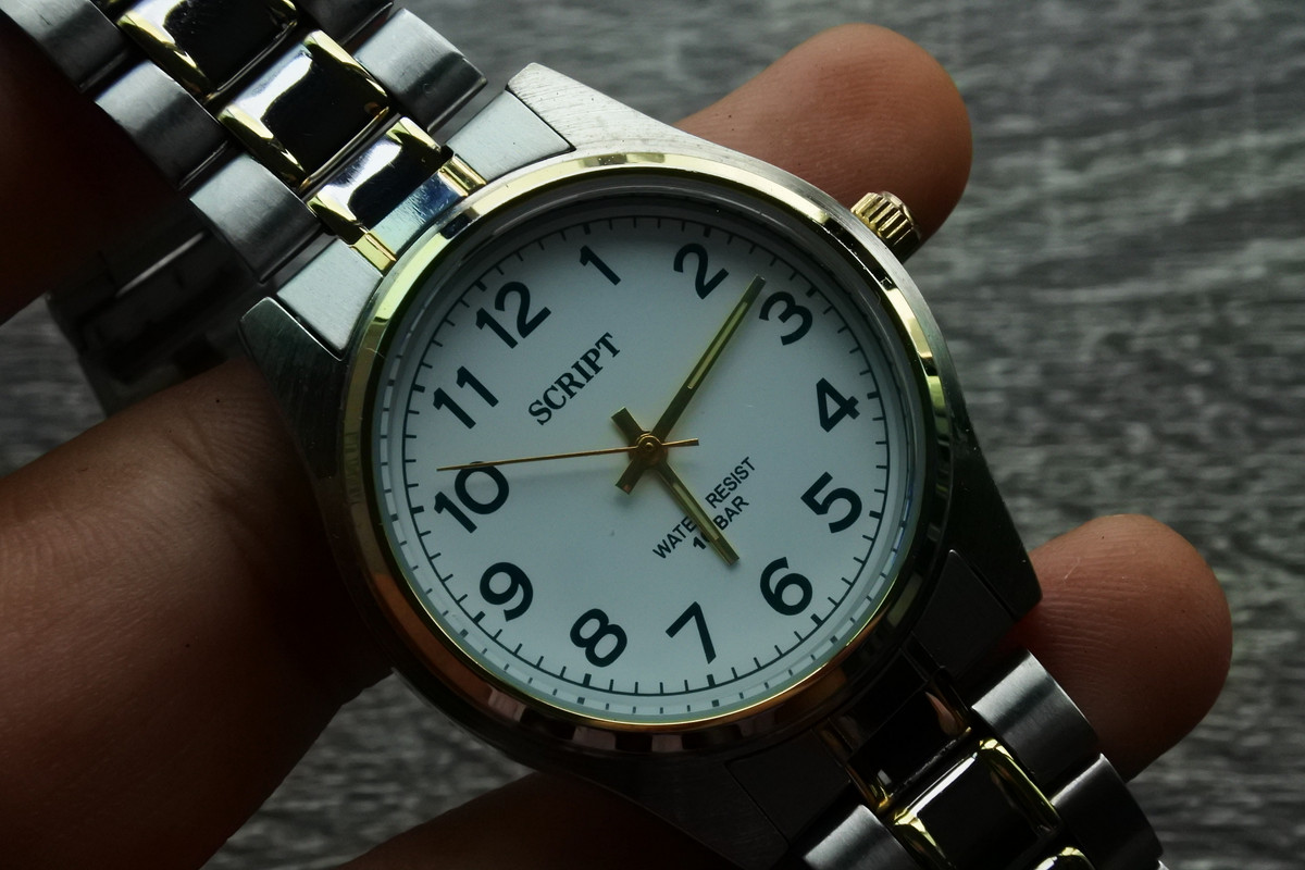 นาฬิกา Vintage มือสองญี่ปุ่น J-AXIS SCRIPT ระบบ Quartz ผู้ชาย ทรงกลม กรอบทอง หน้าขาว หน้าปัด ...
