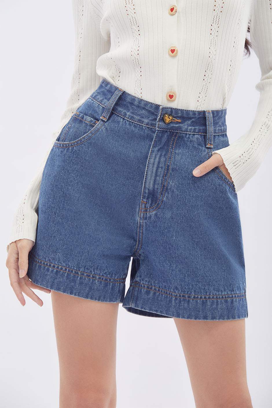 EP กางเกงเดนิมขาสั้นจับจีบ ผู้หญิง Short Jeans With Pleated Detail 4599 ...