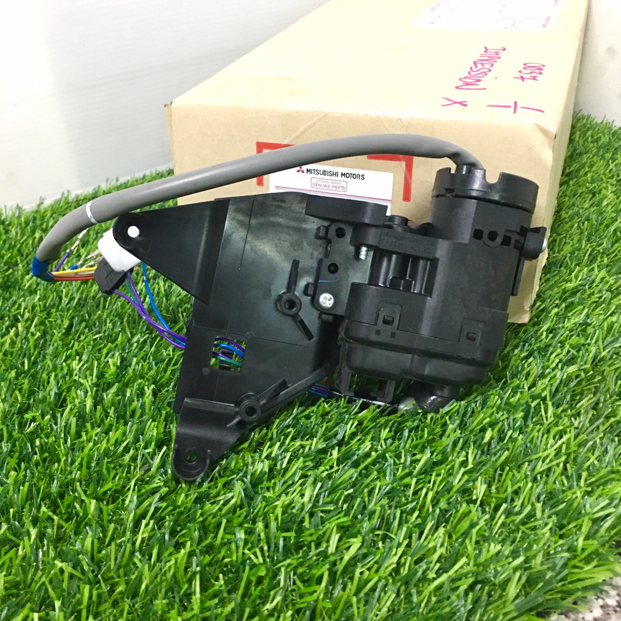 มอเตอร์กระจกมองข้าง ขวา สำหรับรุ่นที่มีไฟเลี้ยวในกระจกมองข้าง มิราจ ปี ...