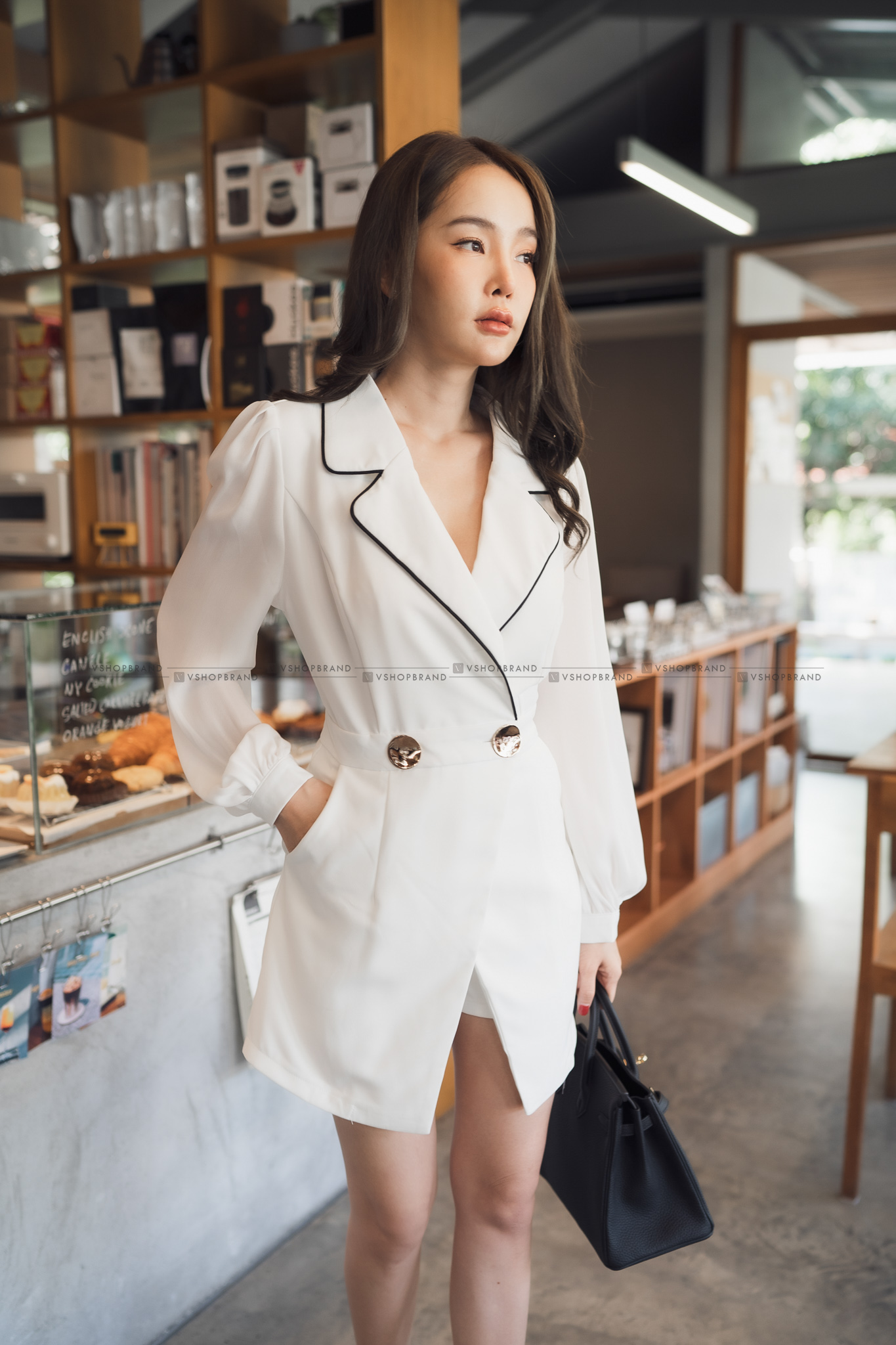 VShop Set เสื้อคลุม+ขาสั้น เดรสตัดเย็บด้วยแขนซีทรูเล่นตัดขอบสี แมทพร้อม ...