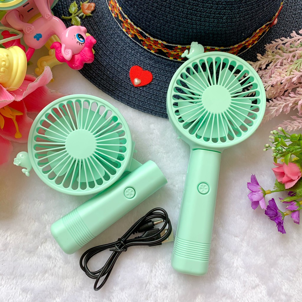 ต๊าส!!! พัดลมพกพาวาฬจิ๋ว สีพาสเทล มีไฟสามารถพับตั้งโต๊ะได้ Yummy! พัดลม ...